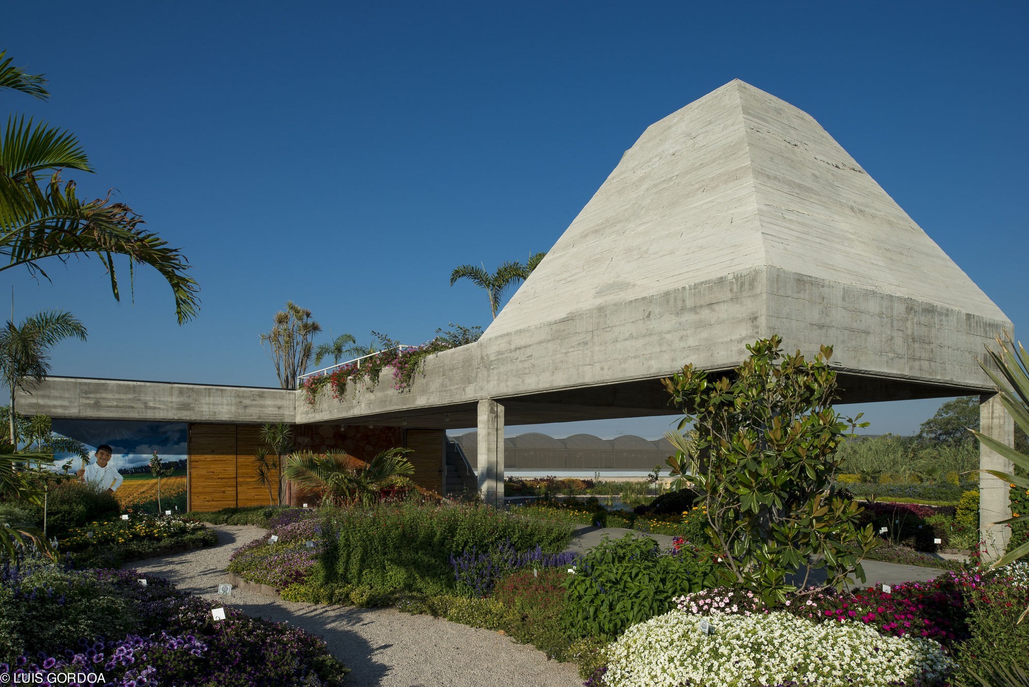 Gallery of Concrete Wonders: 40 Impressive Details Using the Cement ...