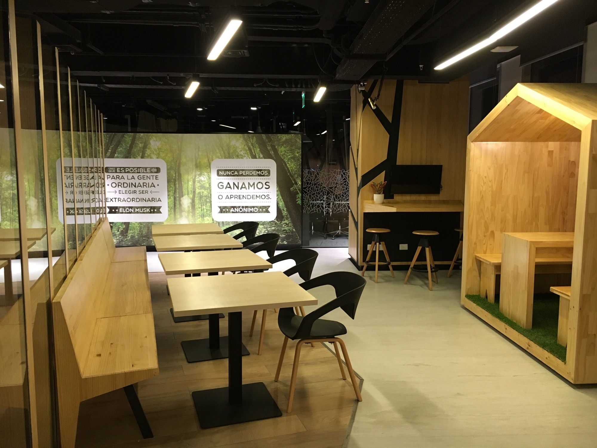 Galería de Dos ejemplos de cómo incorporar tableros de madera terciada ...
