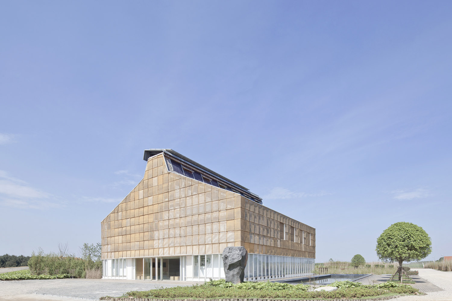 Nearly Zero Energy Building of the Gui'an Innovation Park / SUP Atelier ...