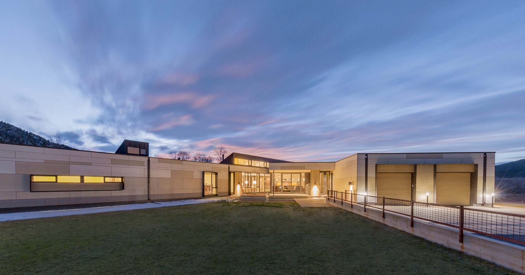 Gallery of Oblique House / Studio B Architecture + Interiors - 11