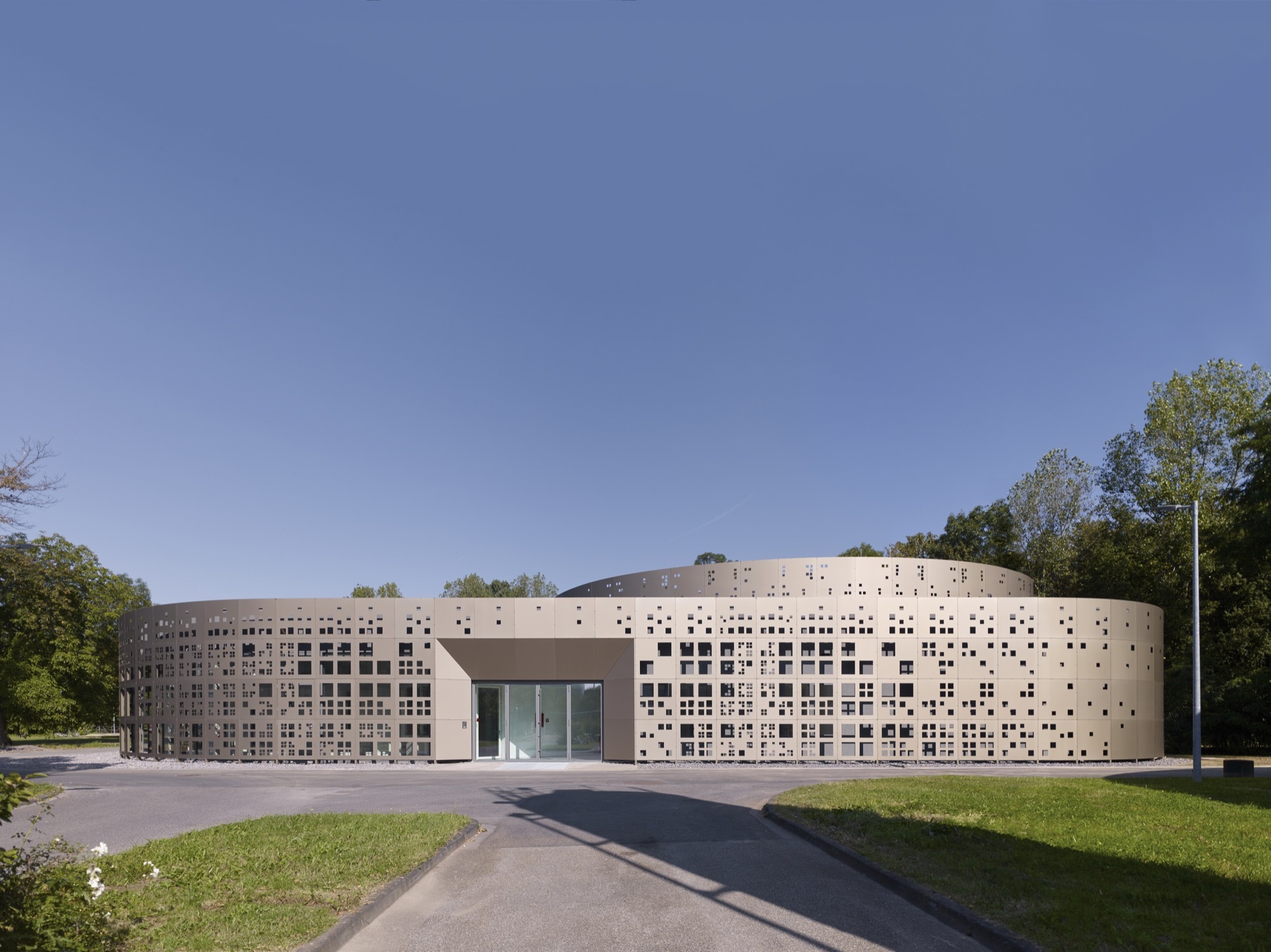 Gallery of New Laboratory Building for the Municipal Drainage Works ...