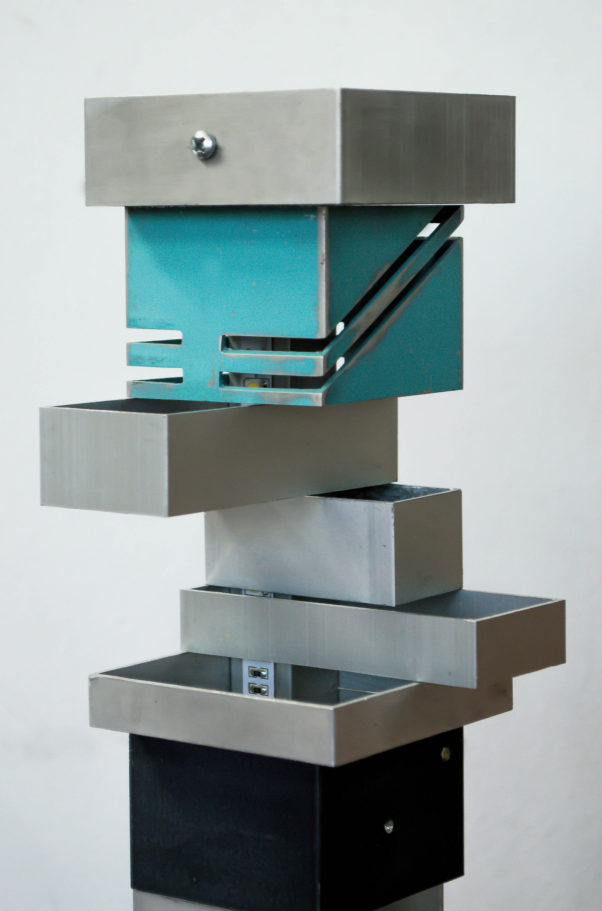 Galería de q.b y Rascacielos: dos objetos lumínicos construidos con ...