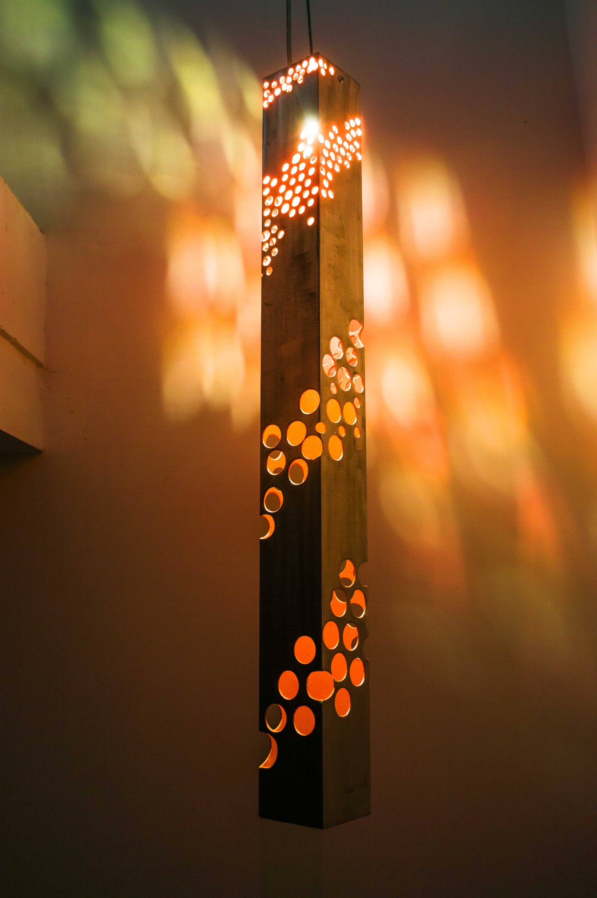 Galería de q.b y Rascacielos: dos objetos lumínicos construidos con ...