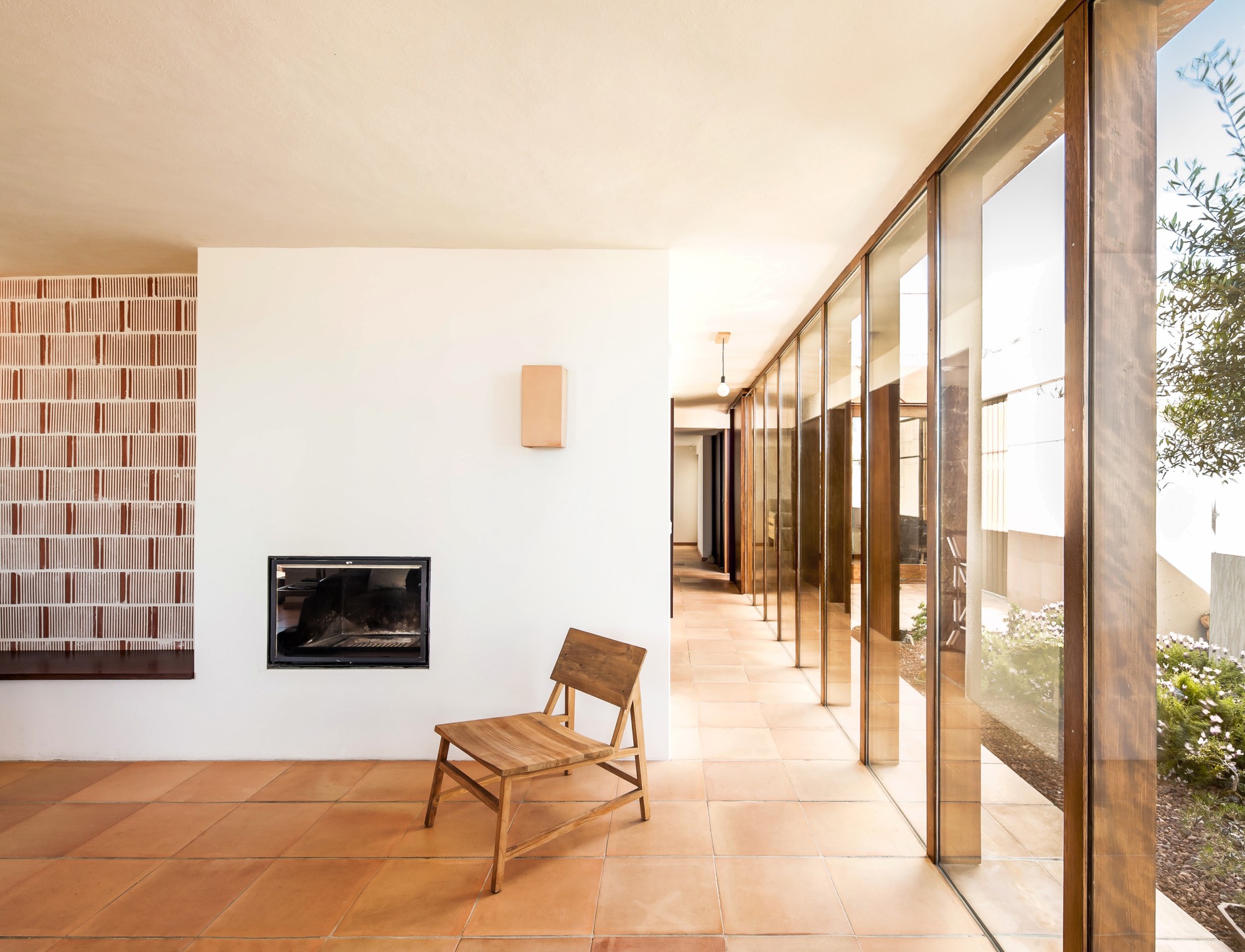 Gallery of Half Buried House / eneseis Arquitectura - 9