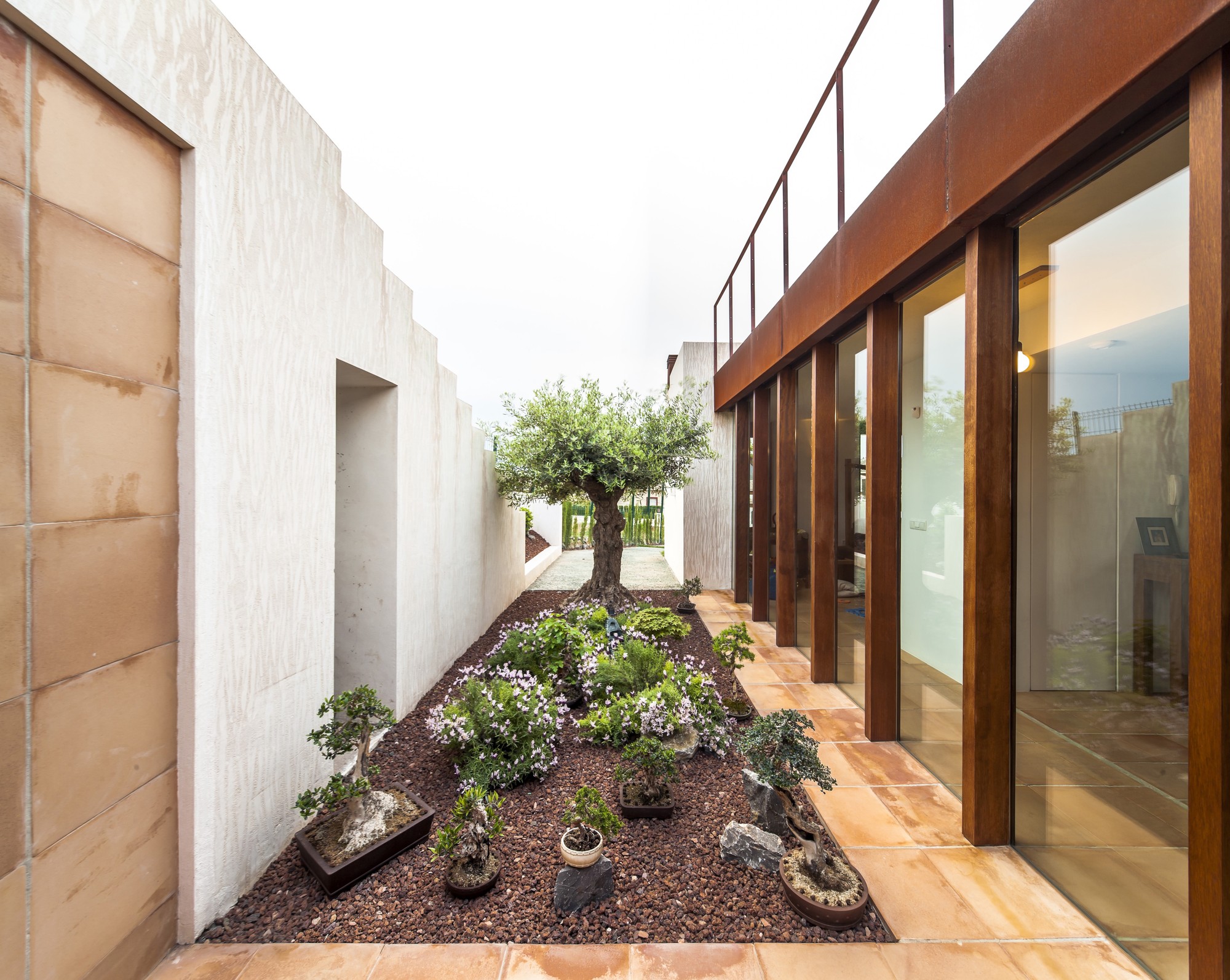 Gallery of Half Buried House / eneseis Arquitectura - 13