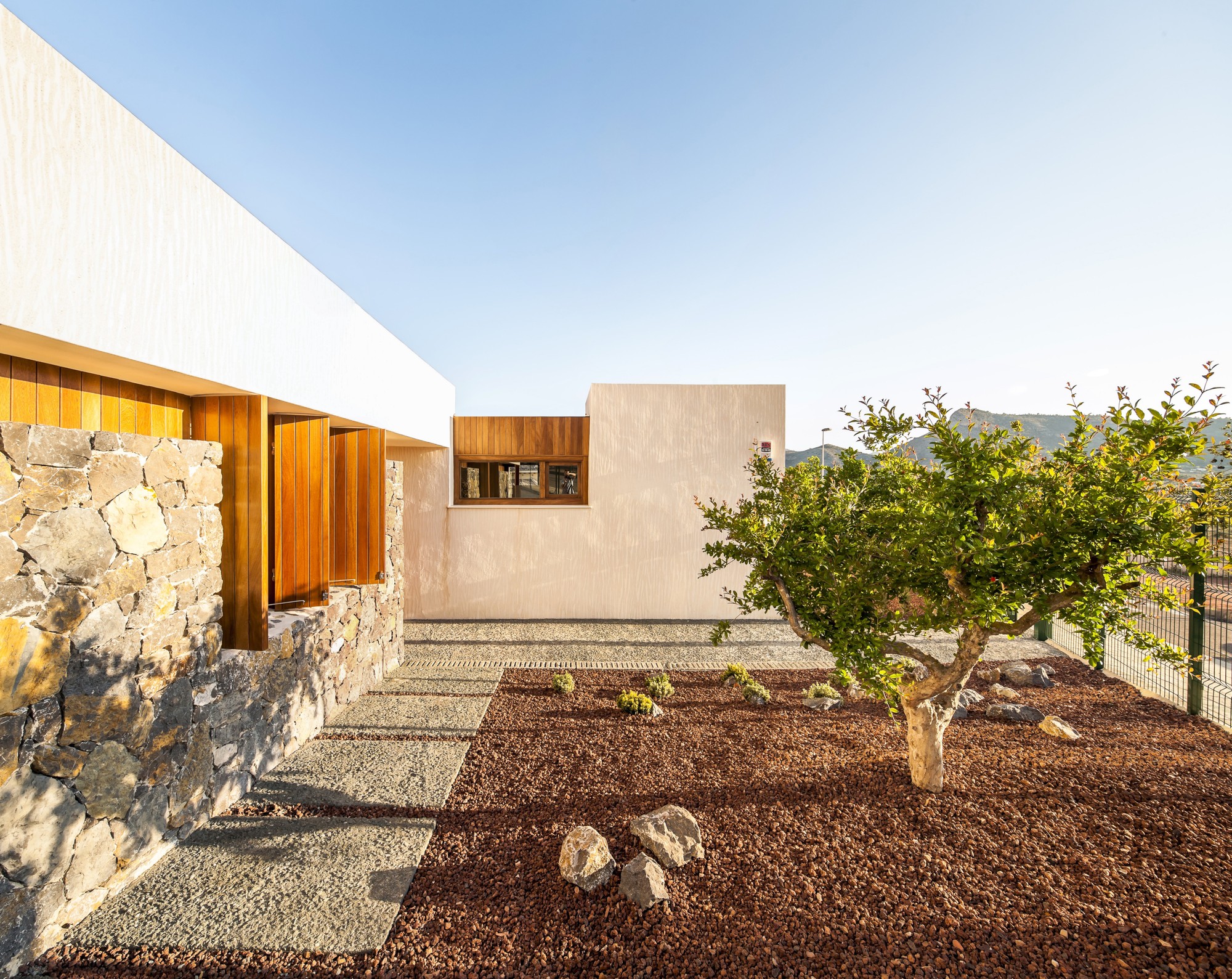 Gallery of Half Buried House / eneseis Arquitectura - 10