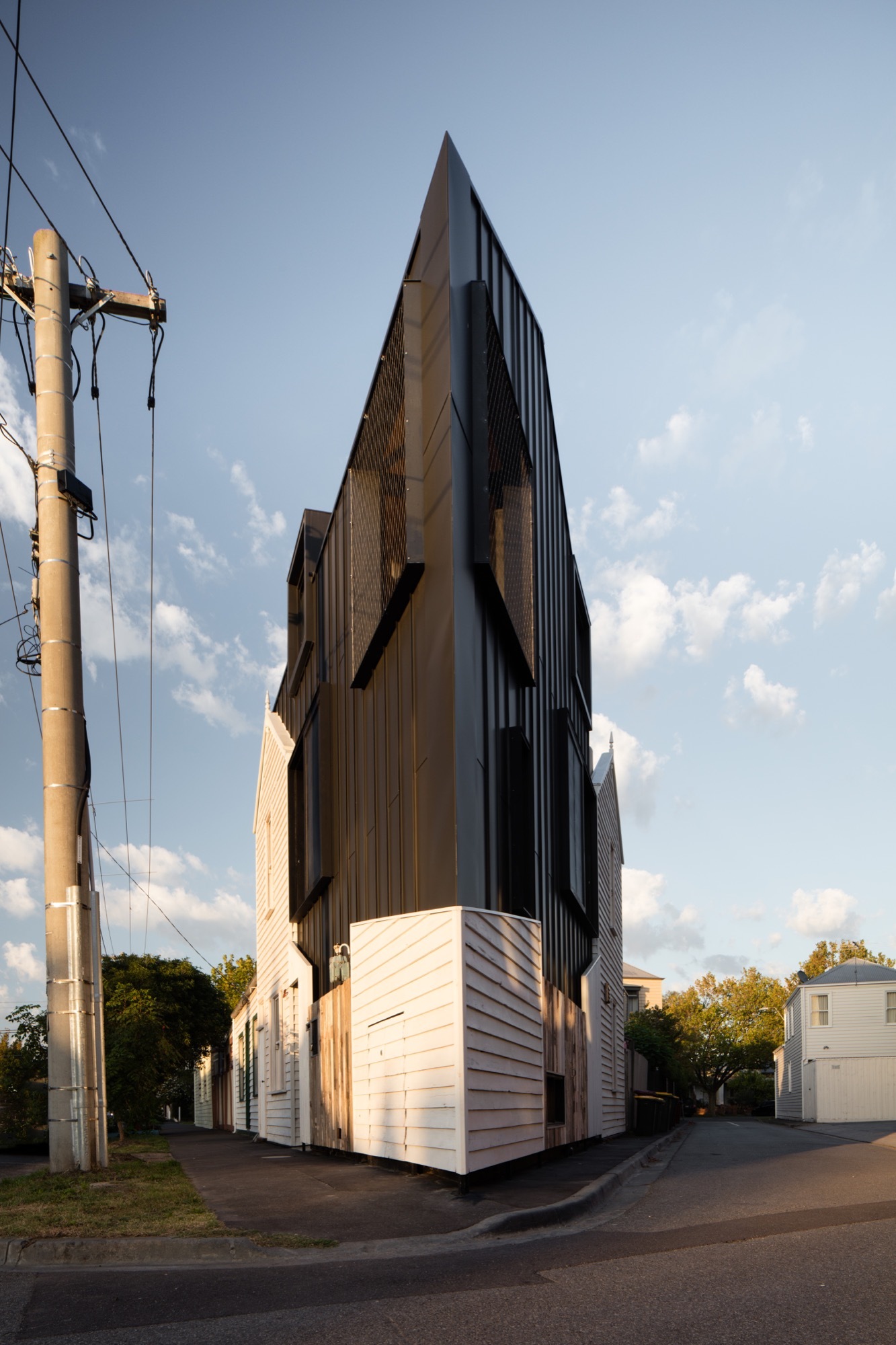 Gallery of The Acute House / OOF! architecture - 12