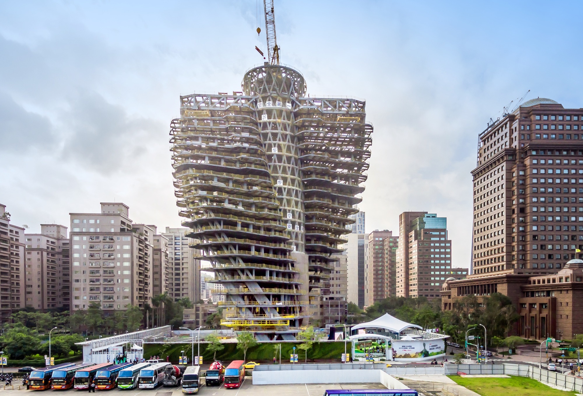 Galeria de Eco-torre em Dupla Hélice toma forma em Taiwan - 10