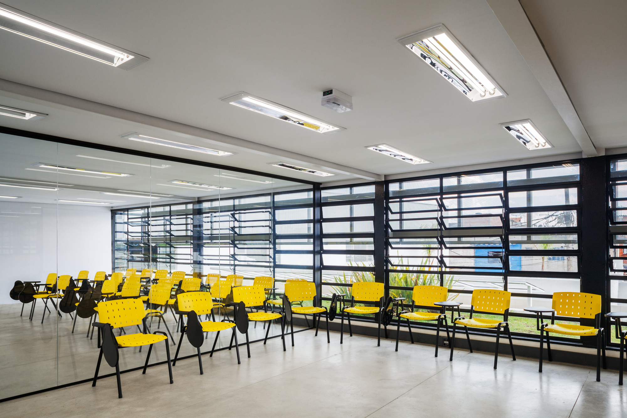 Gallery of Espaço Alana / Rodrigo Ohtake Arquitetura e Design - 17