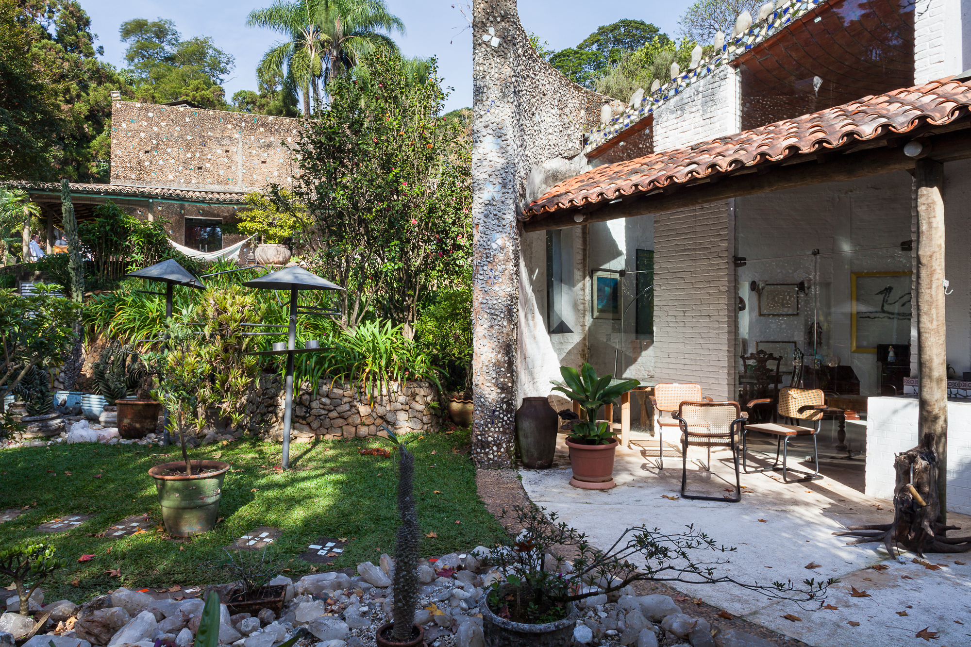 Galeria de Clássicos da Arquitetura: Casa Valéria Cirell / Lina Bo ...