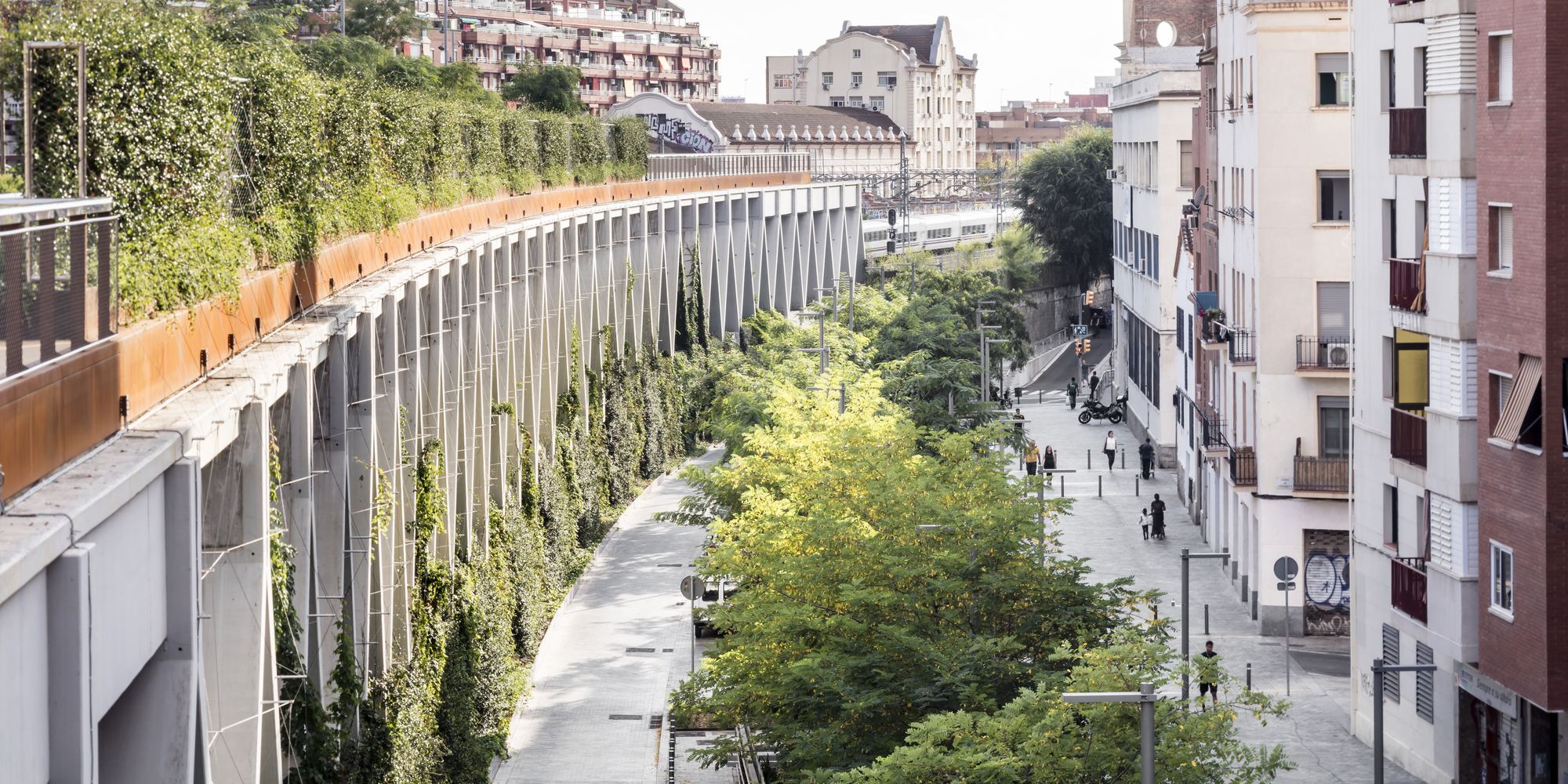 Galería de Jardines elevados de Sants en Barcelona / Sergi Godia + Ana ...