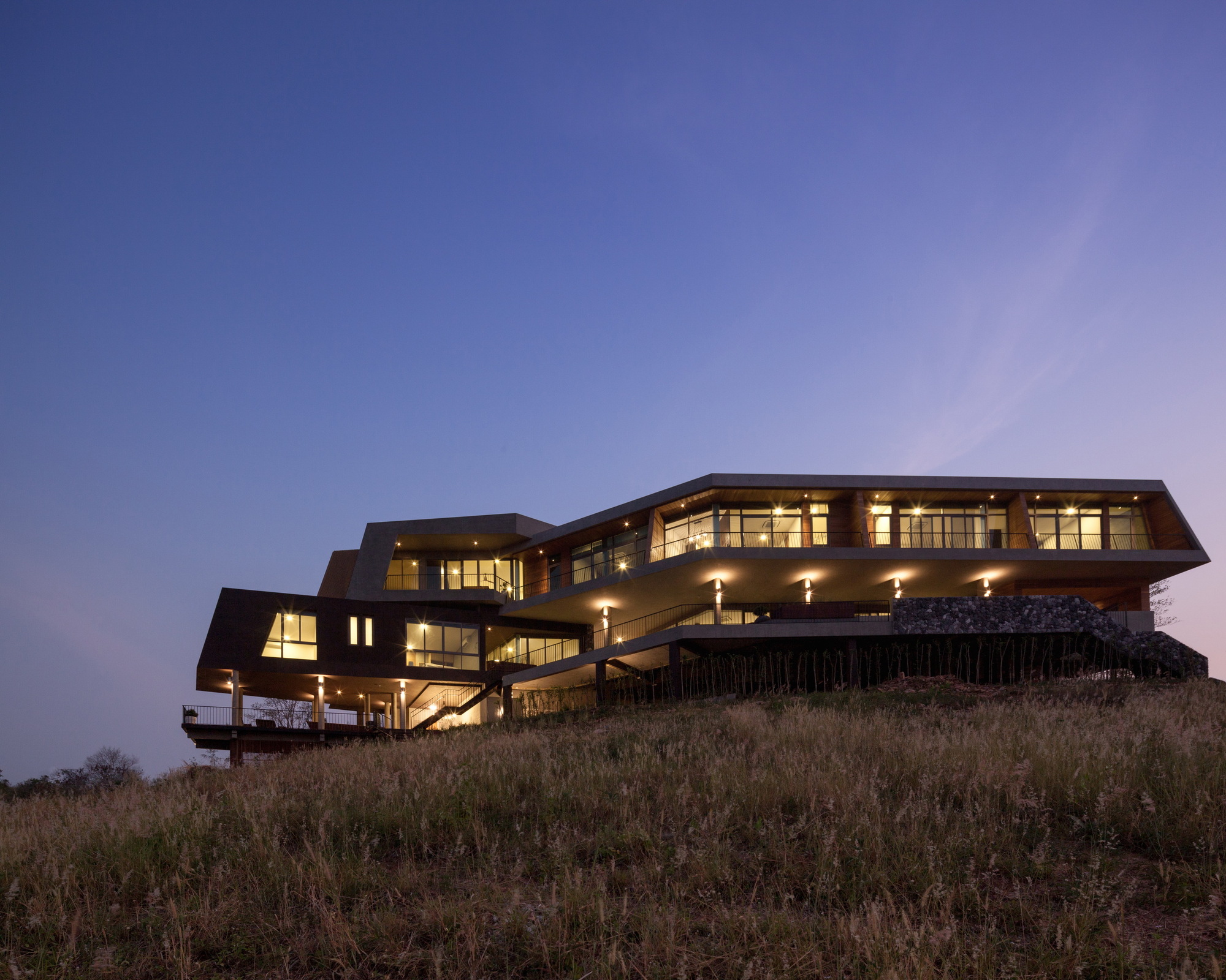 Gallery of Overlapping House / VaSLab Architecture - 8