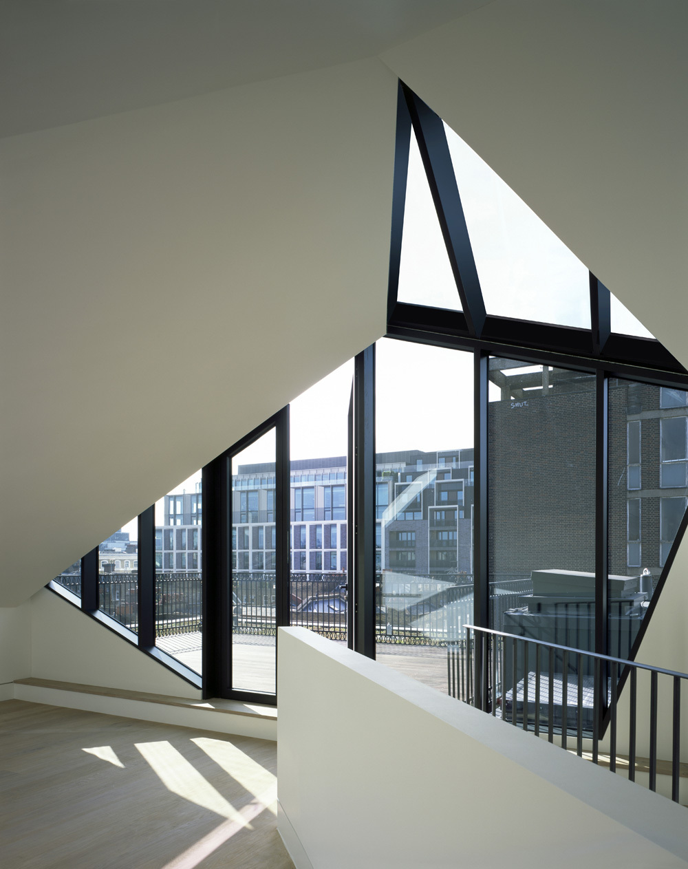 Gallery of Corner House / DSDHA - 5