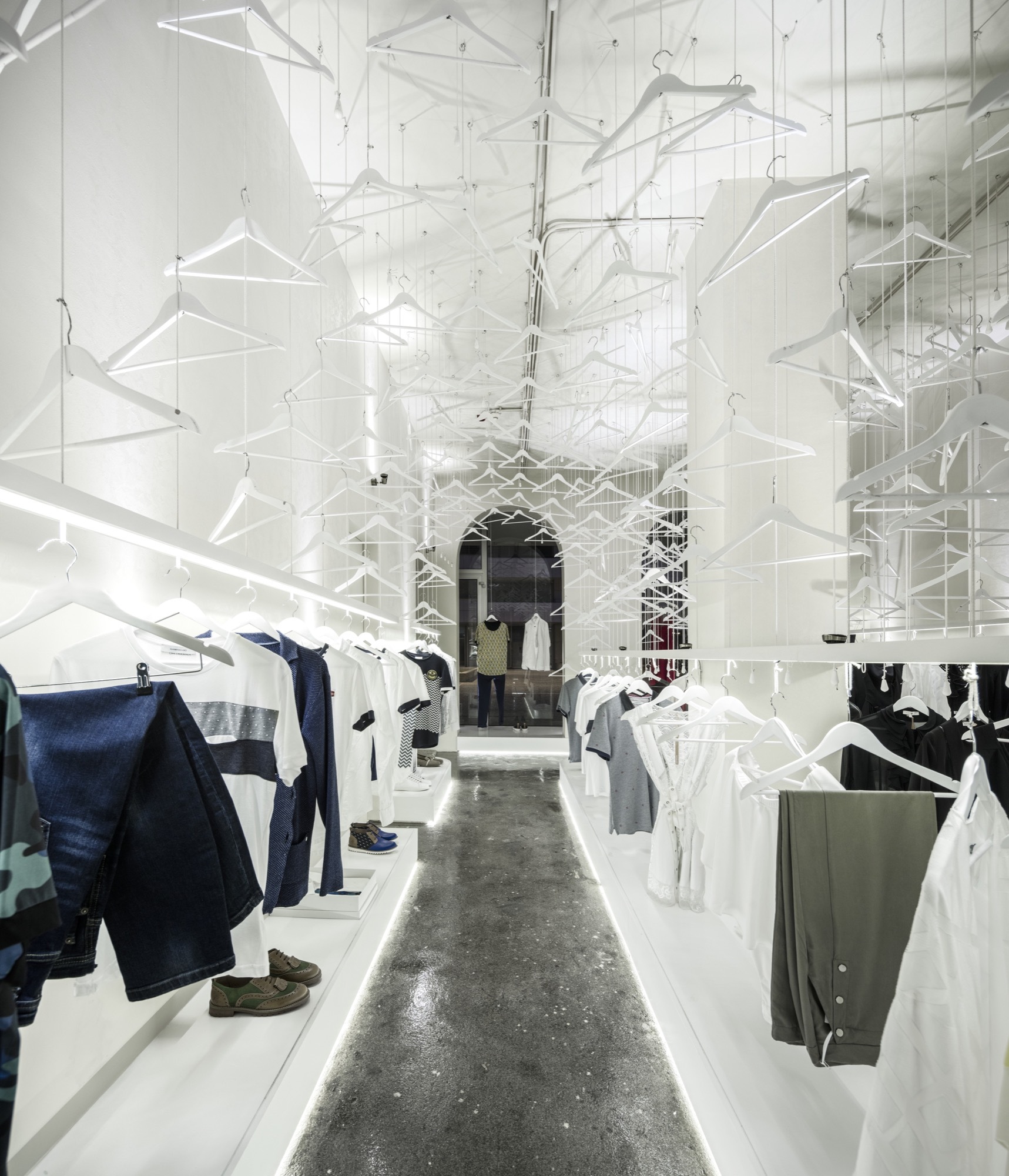 Galería de Tienda blanca MR&MRS / Paulo Merlini arquitetos - 12