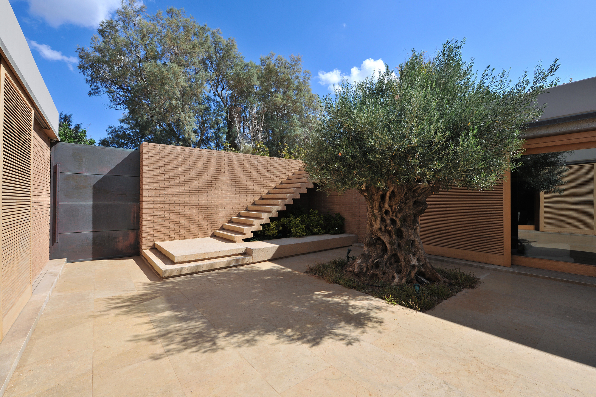 Gallery of 13 Stunning Inner Courtyards - 7