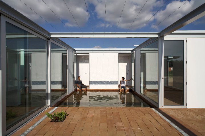 Gallery of 13 Stunning Inner Courtyards - 17