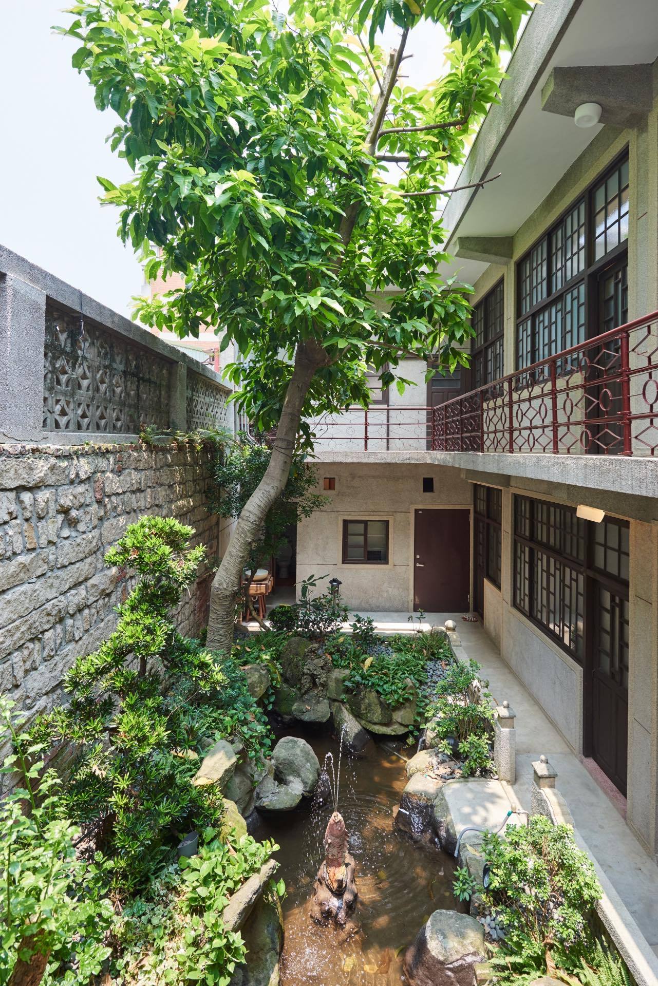 Gallery of The Inverted Truss / B+P Architects - 26