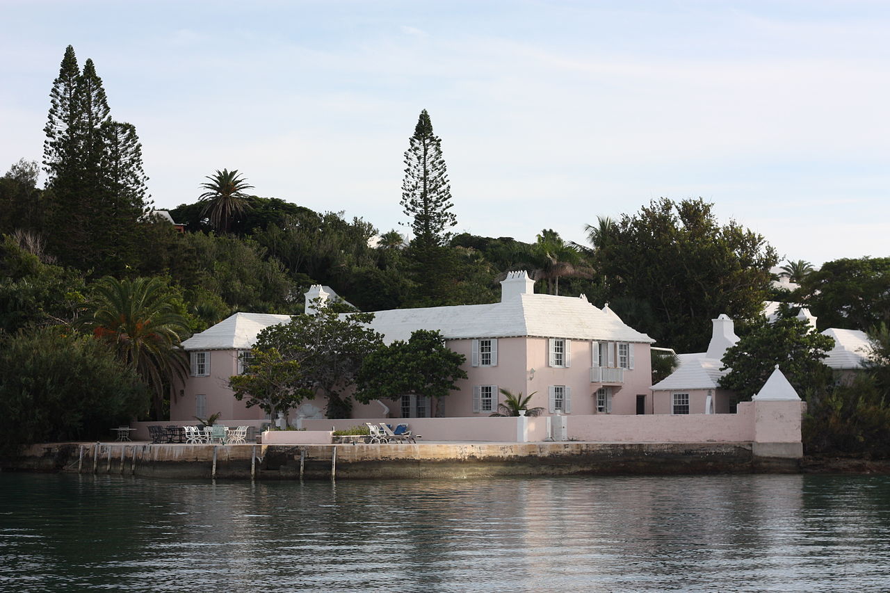 Gallery of How the White, Stepped Roofs of Bermuda Allowed Residents to ...