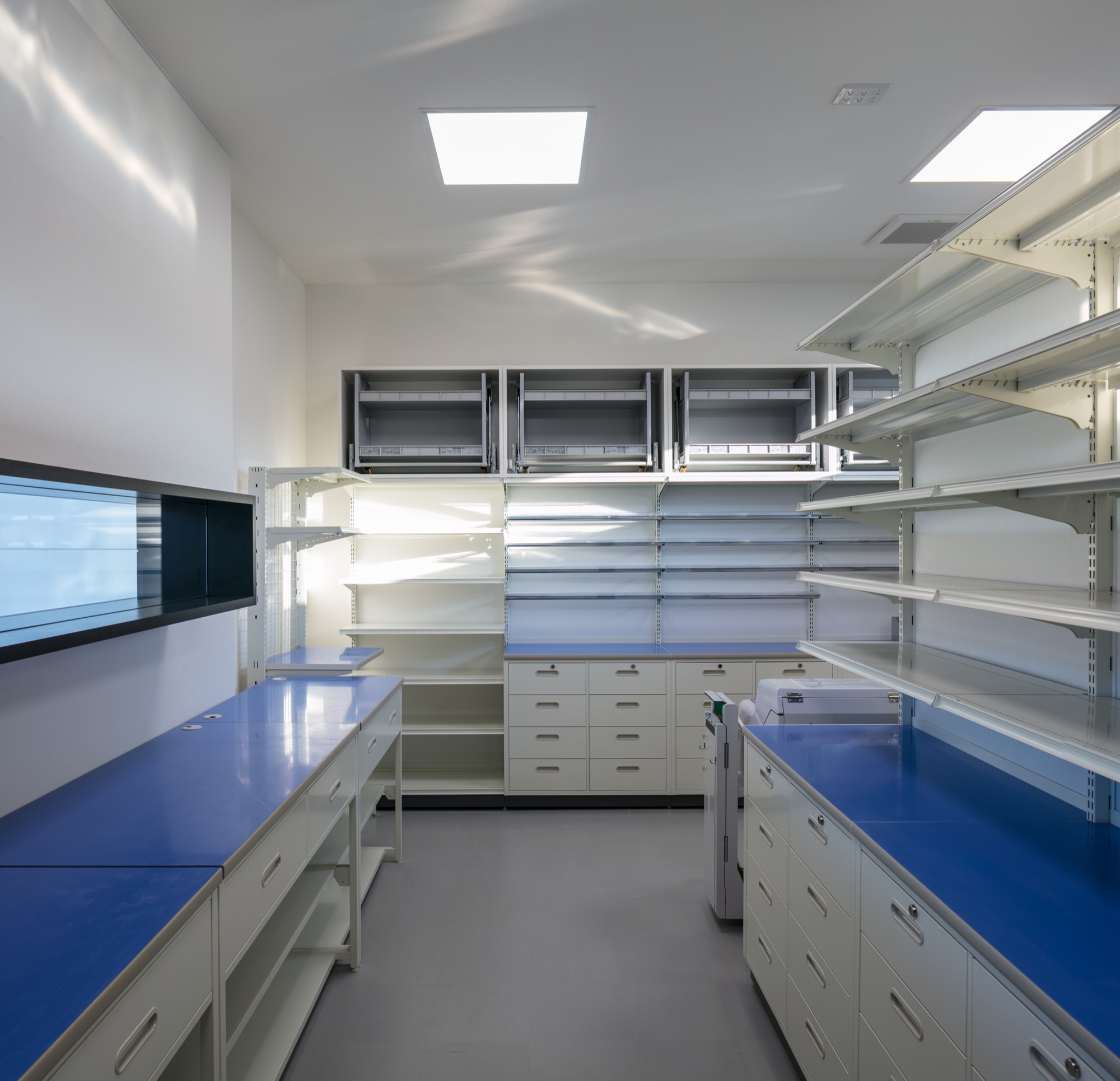 Gallery of The Cutting Edge Pharmacy / KTX archiLAB - 8