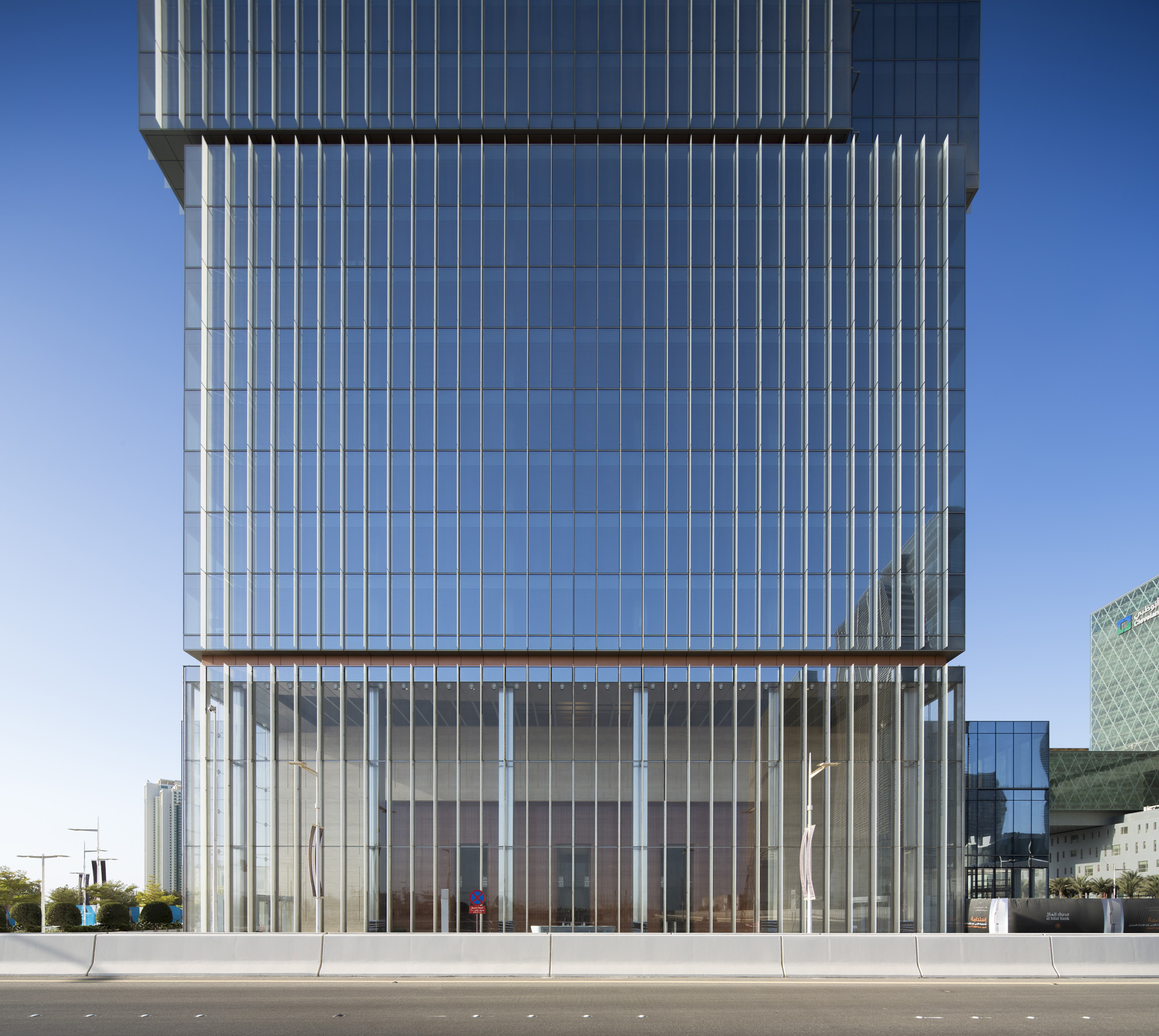 Galeria de Torre de Escritórios do Banco Al Hilal / Goettsch Partners - 3