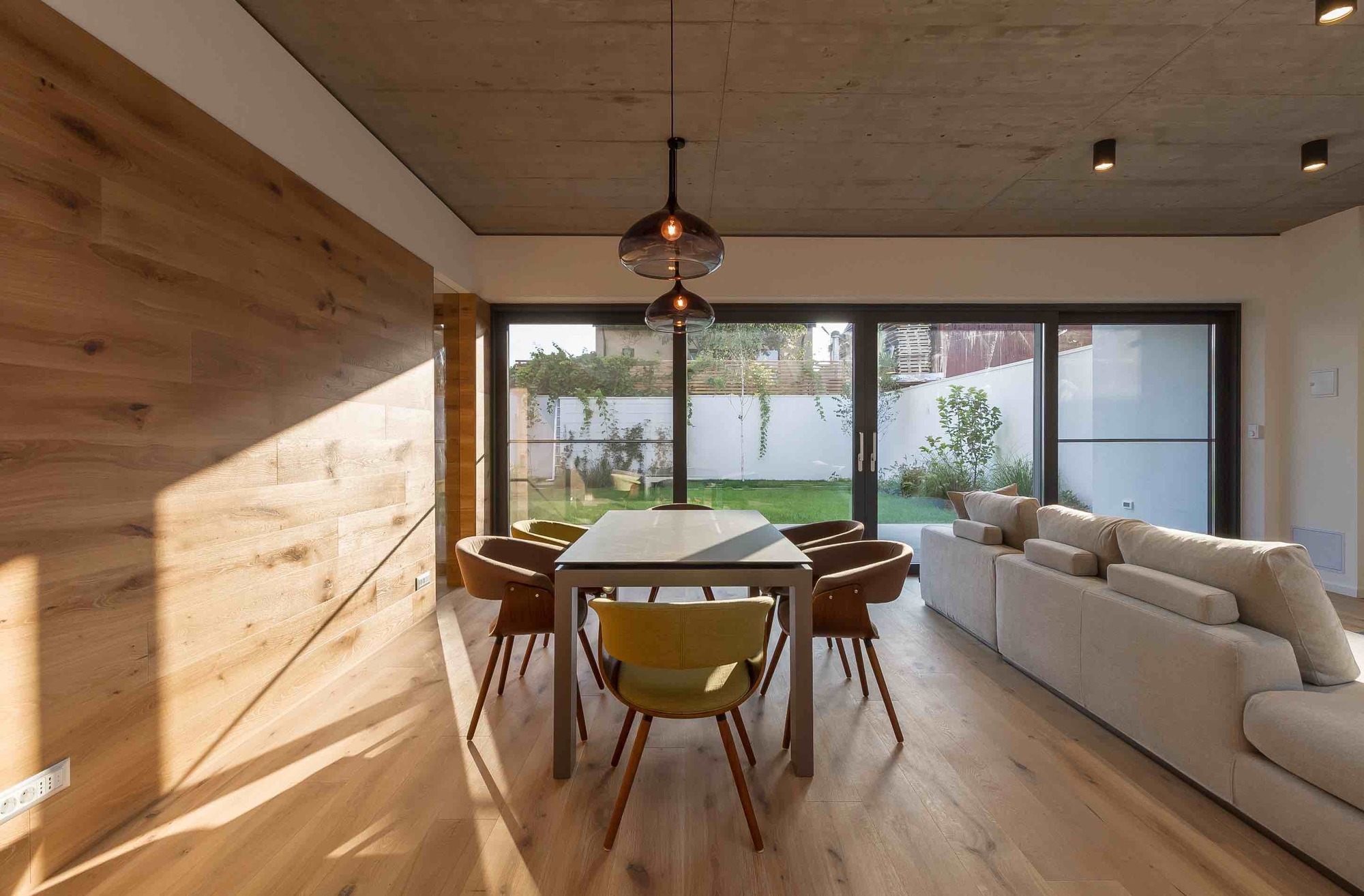 Gallery of JC House / Plus Line Design - 34