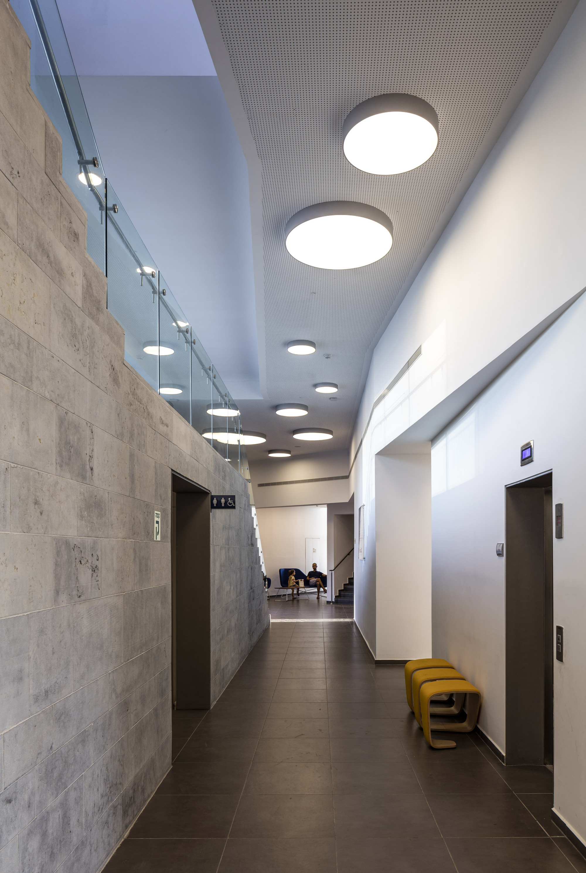 Gallery of Rehovot Community Center / Kimmel Eshkolot Architects - 22