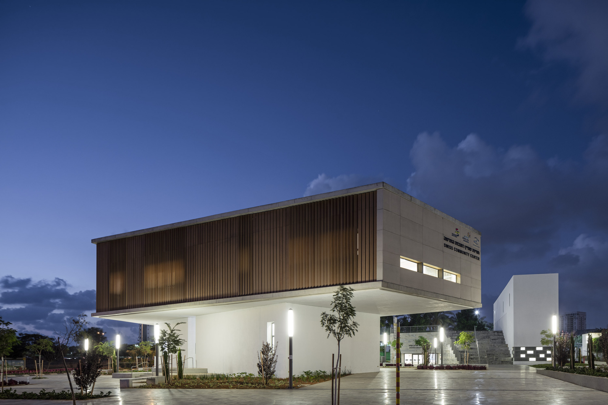 Gallery of Rehovot Community Center / Kimmel Eshkolot Architects - 11