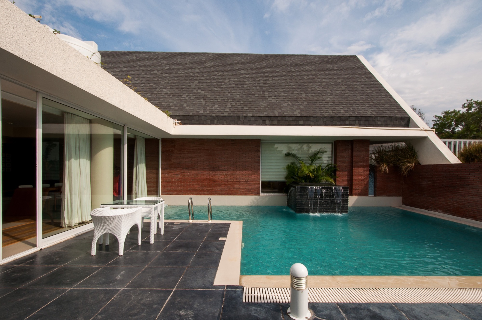 Gallery of The APEX House / Design Buro Architects - 31