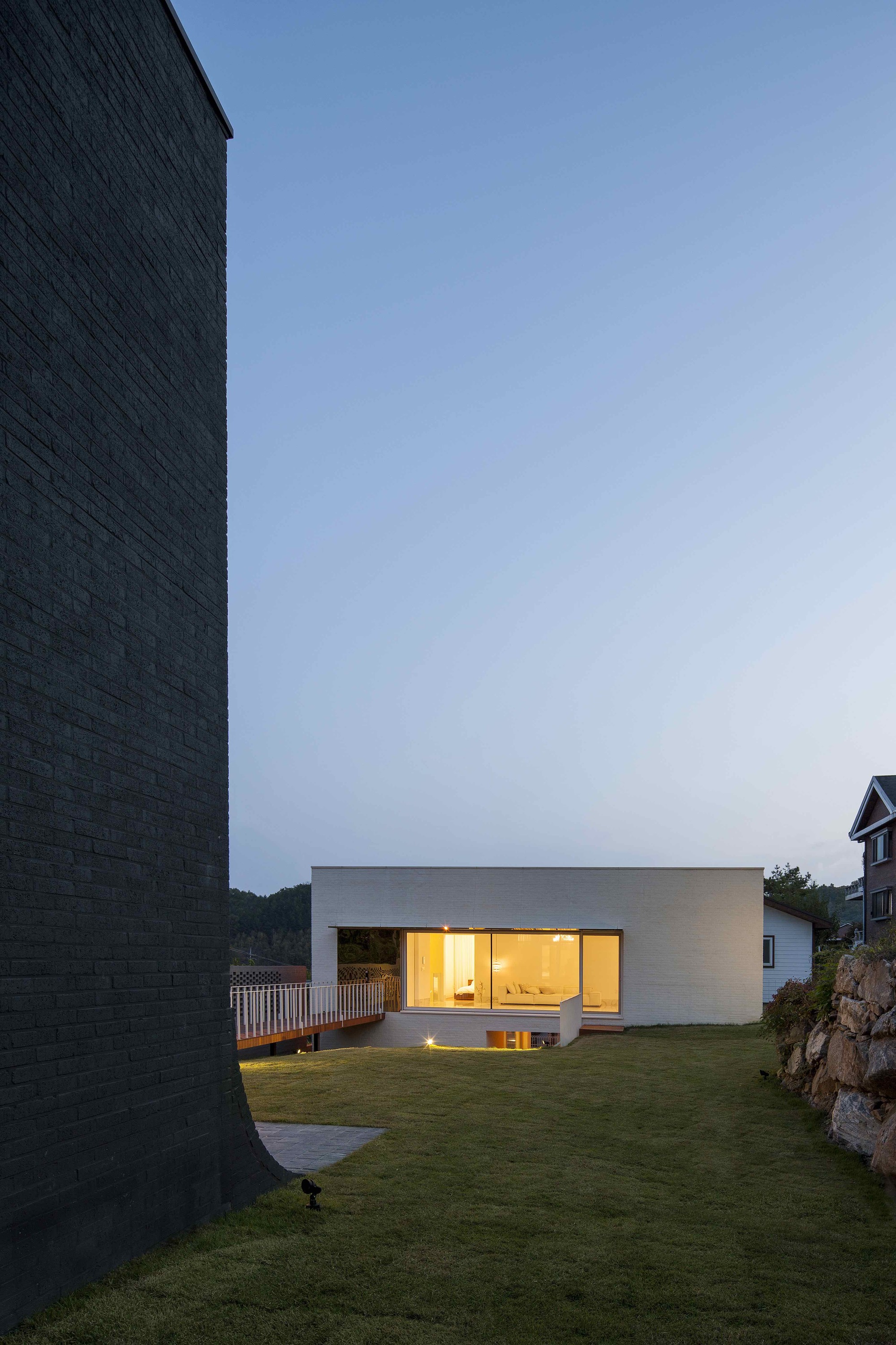 Gallery of B’ house / 100A associates - 2