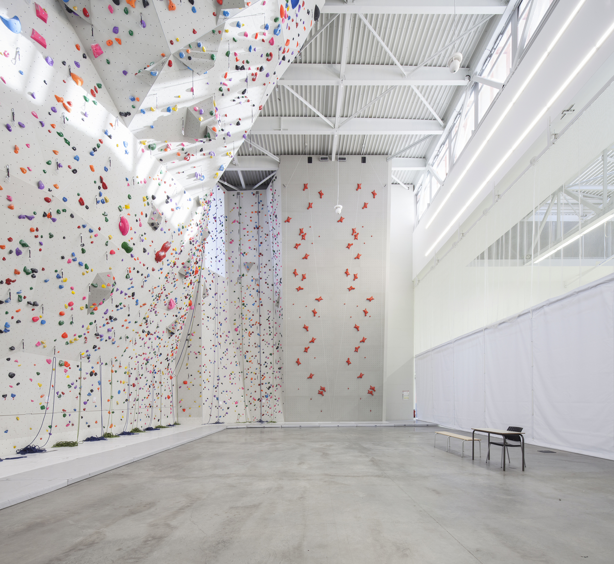 Galería de Gimnasio Jean Gachet / LINK Architectes Associés - 2