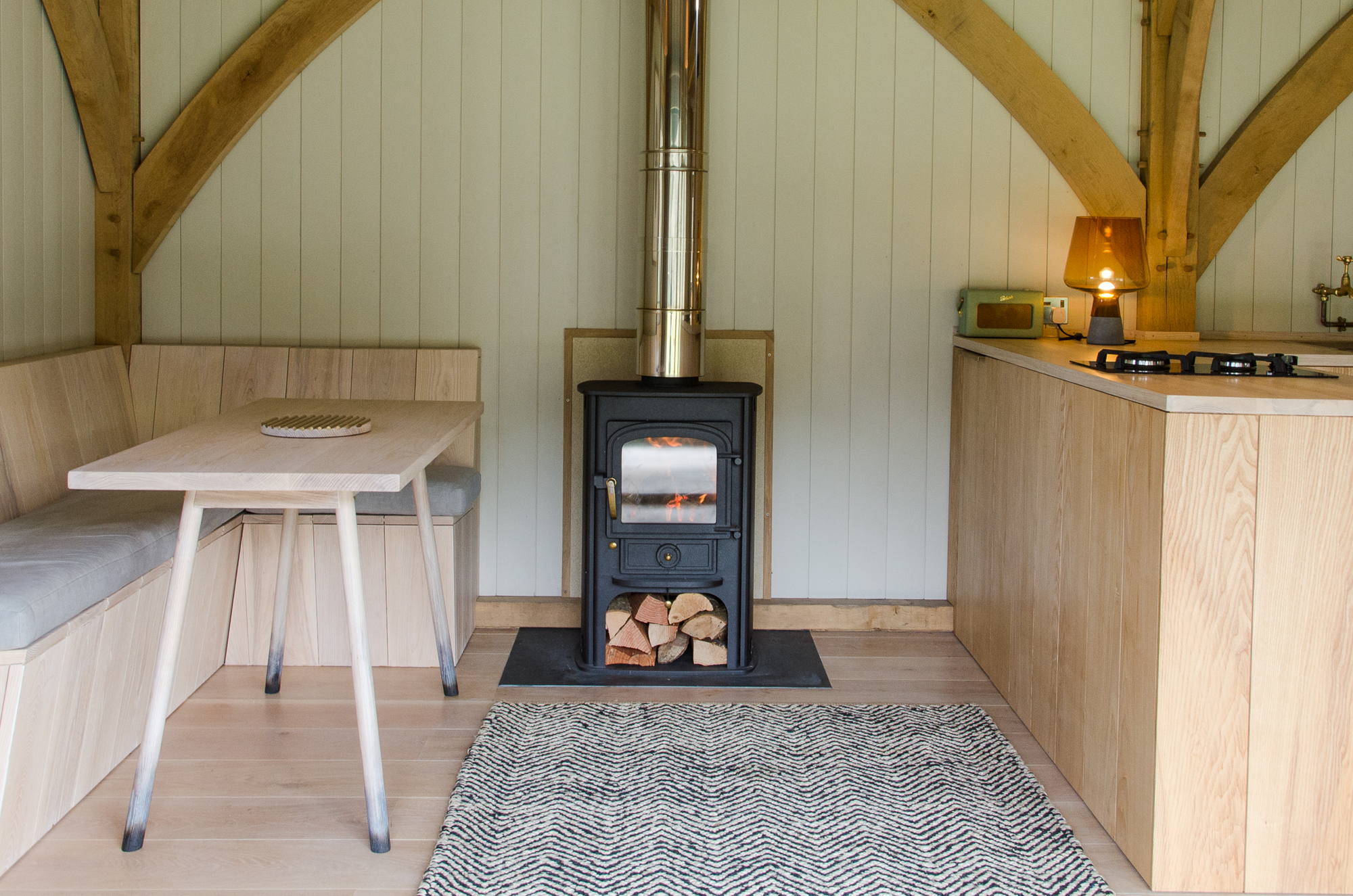 Gallery of Oak Cabin / Out of the Valley - 5