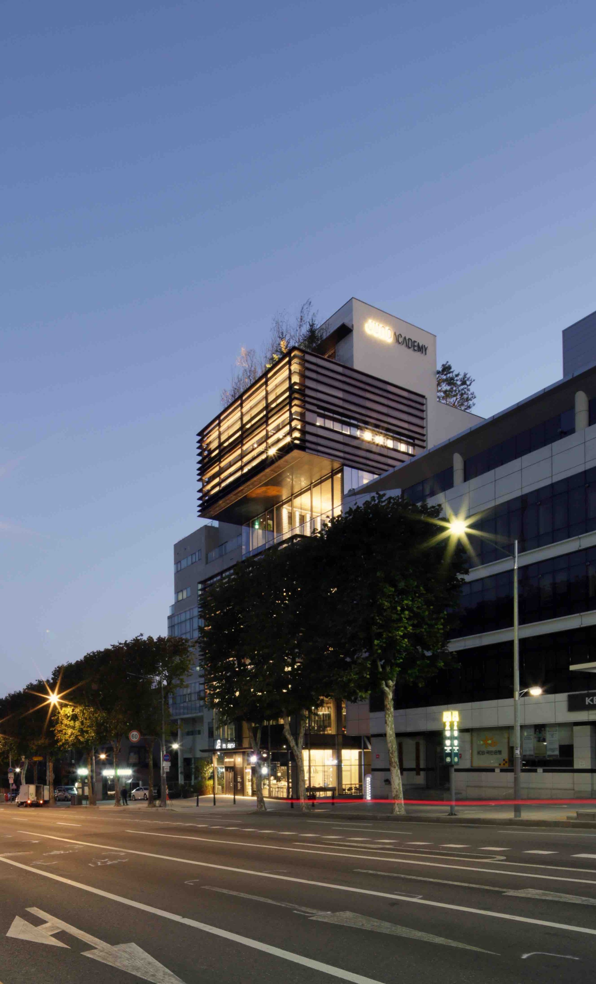 Gallery of Juno Academy / SKM Architects - 19