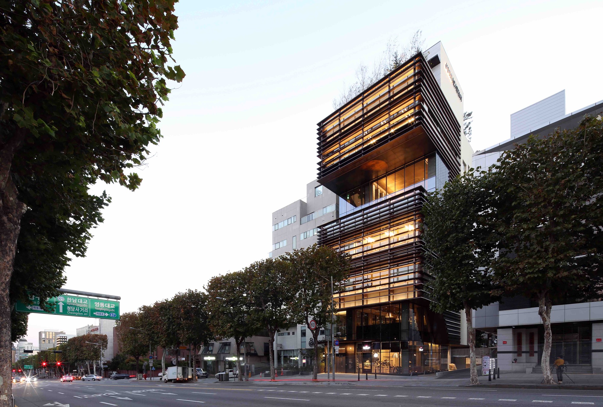 Gallery of Juno Academy / SKM Architects - 16