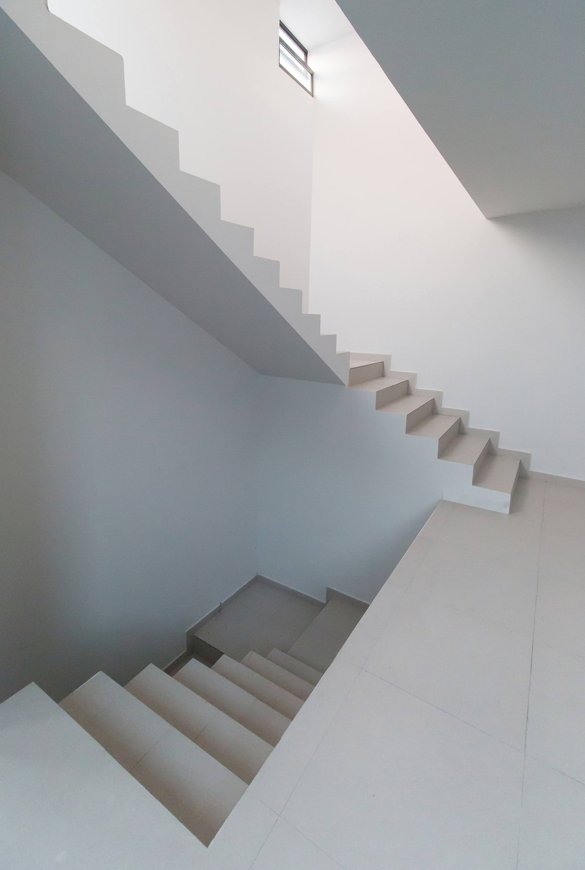 Gallery of Sole Houses / SANTOSCREATIVOS + VTALLER - 3