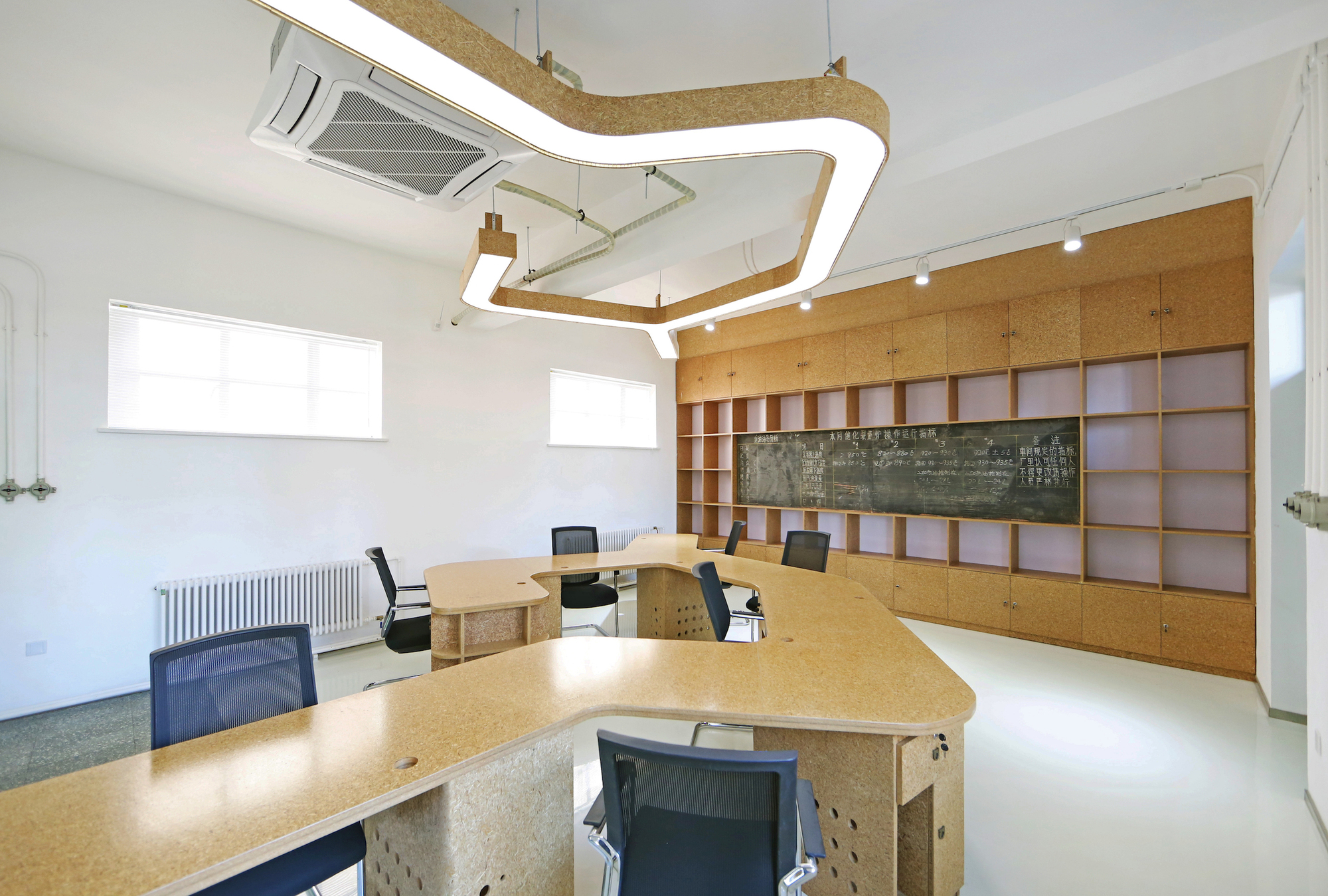 Galería de 751 Creative Industrial Office Design / hyperSity office - 13