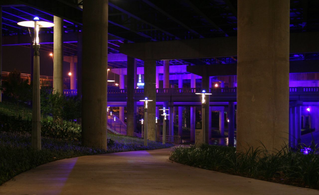 Galería de 7 ciudades que transformaron sus pasos bajo nivel en parques ...