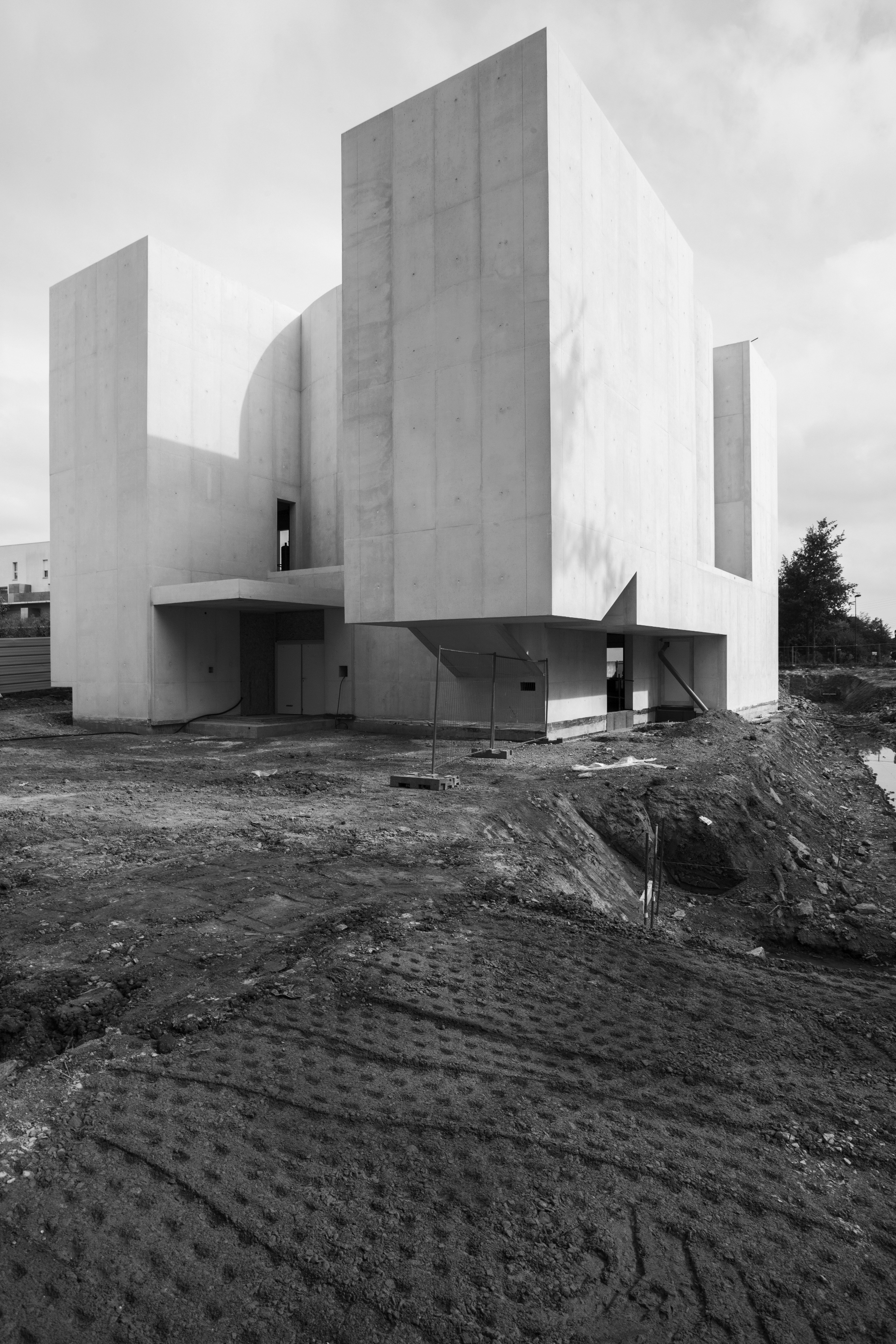 Gallery of Álvaro Siza's Church of Saint-Jacques-de-la-Lande Under ...