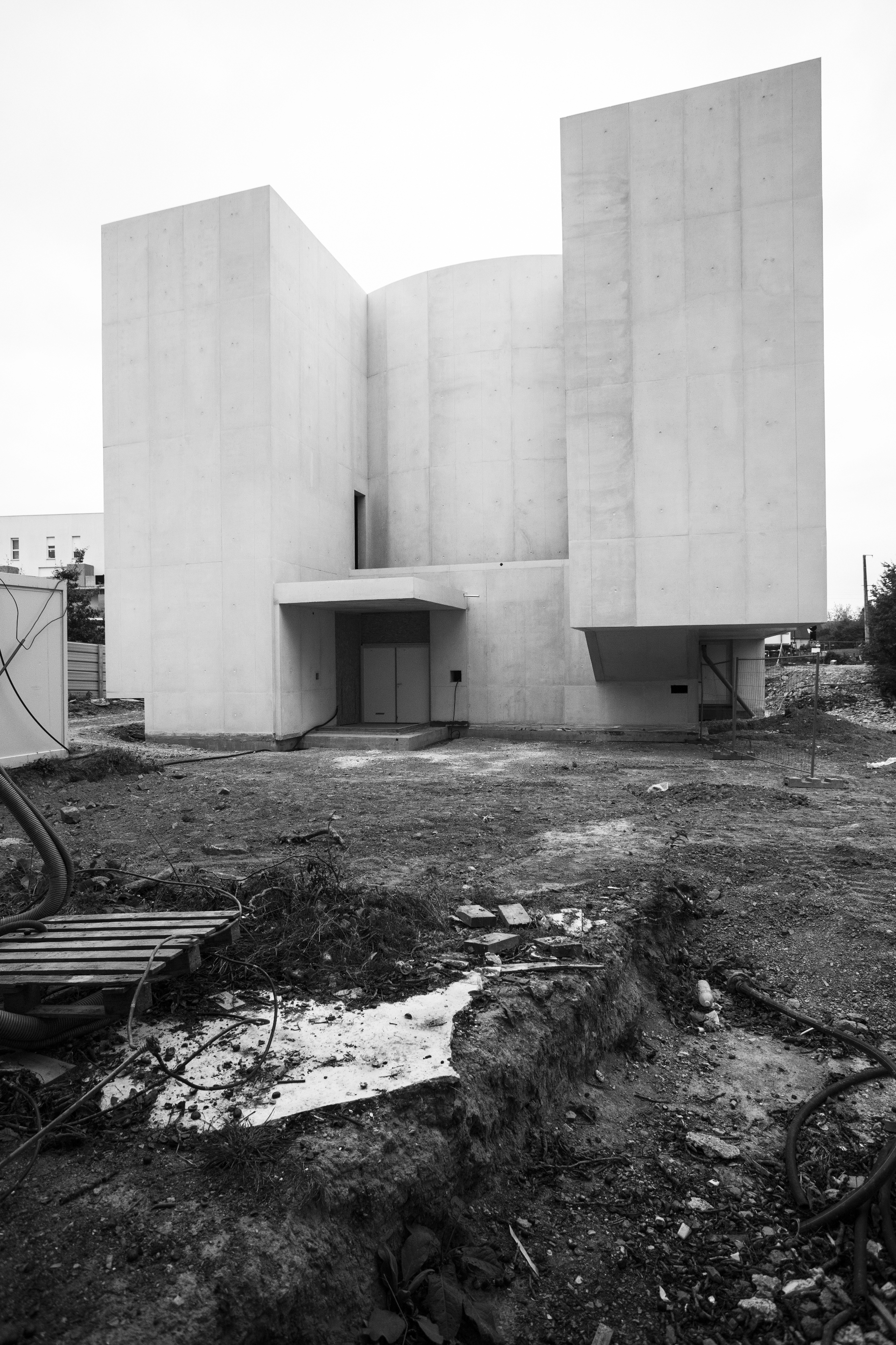 Gallery of Álvaro Siza's Church of Saint-Jacques-de-la-Lande Under ...