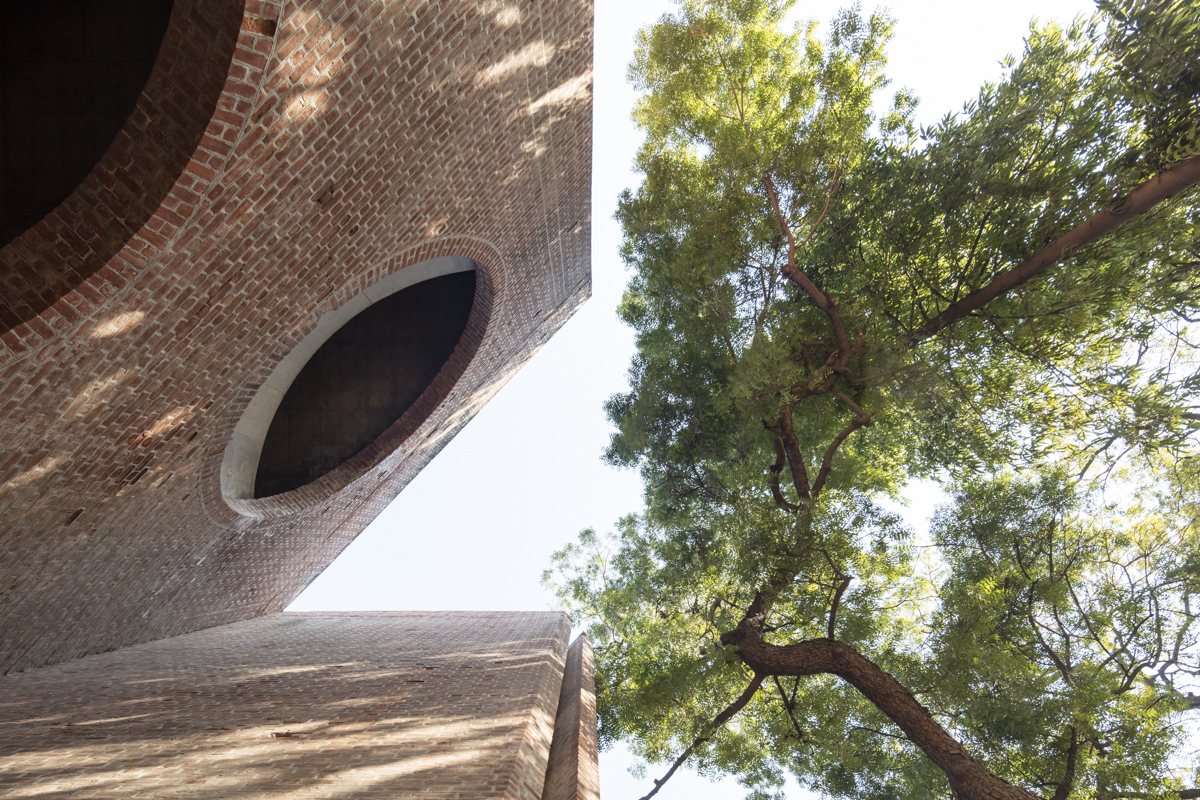 Gallery of Louis Kahn's Indian Institute of Management in Ahmedabad ...