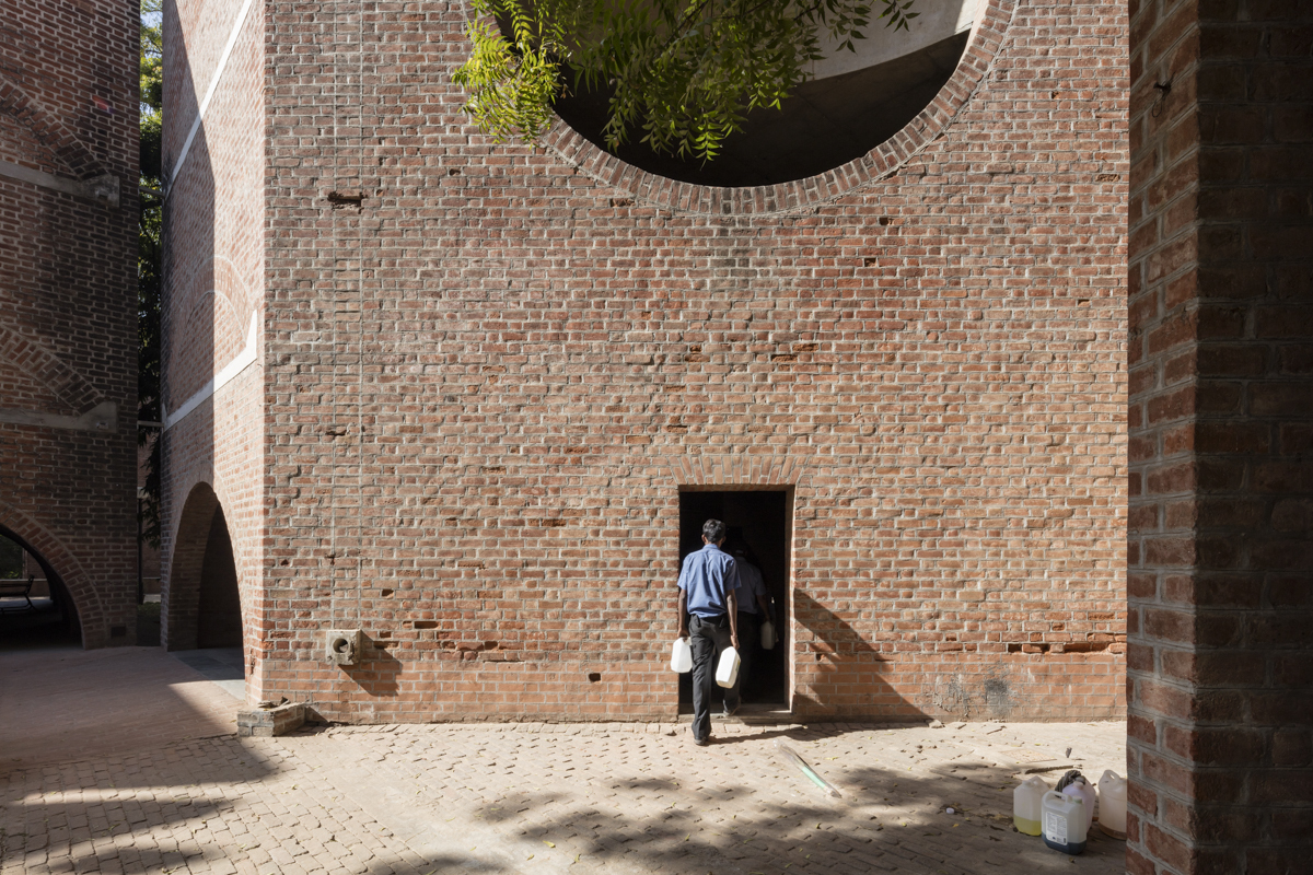 Gallery of Louis Kahn's Indian Institute of Management in Ahmedabad ...