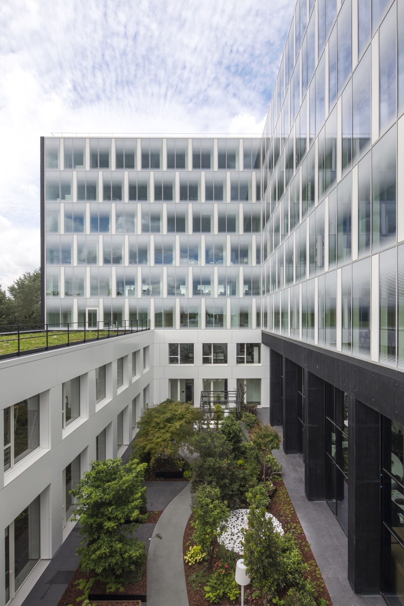 Gallery of Headquarters ‘Le Duff Group’ / Ateliers 2/3/4/ - 16