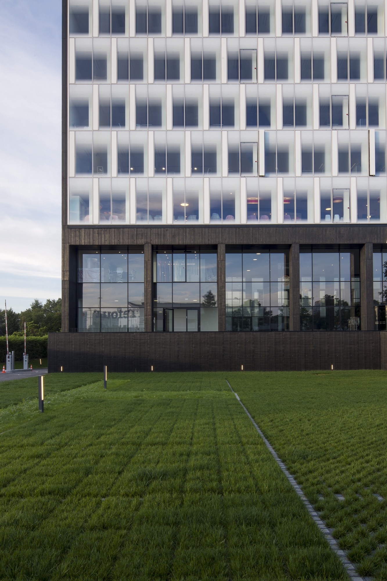 Gallery of Headquarters ‘Le Duff Group’ / Ateliers 2/3/4/ - 17