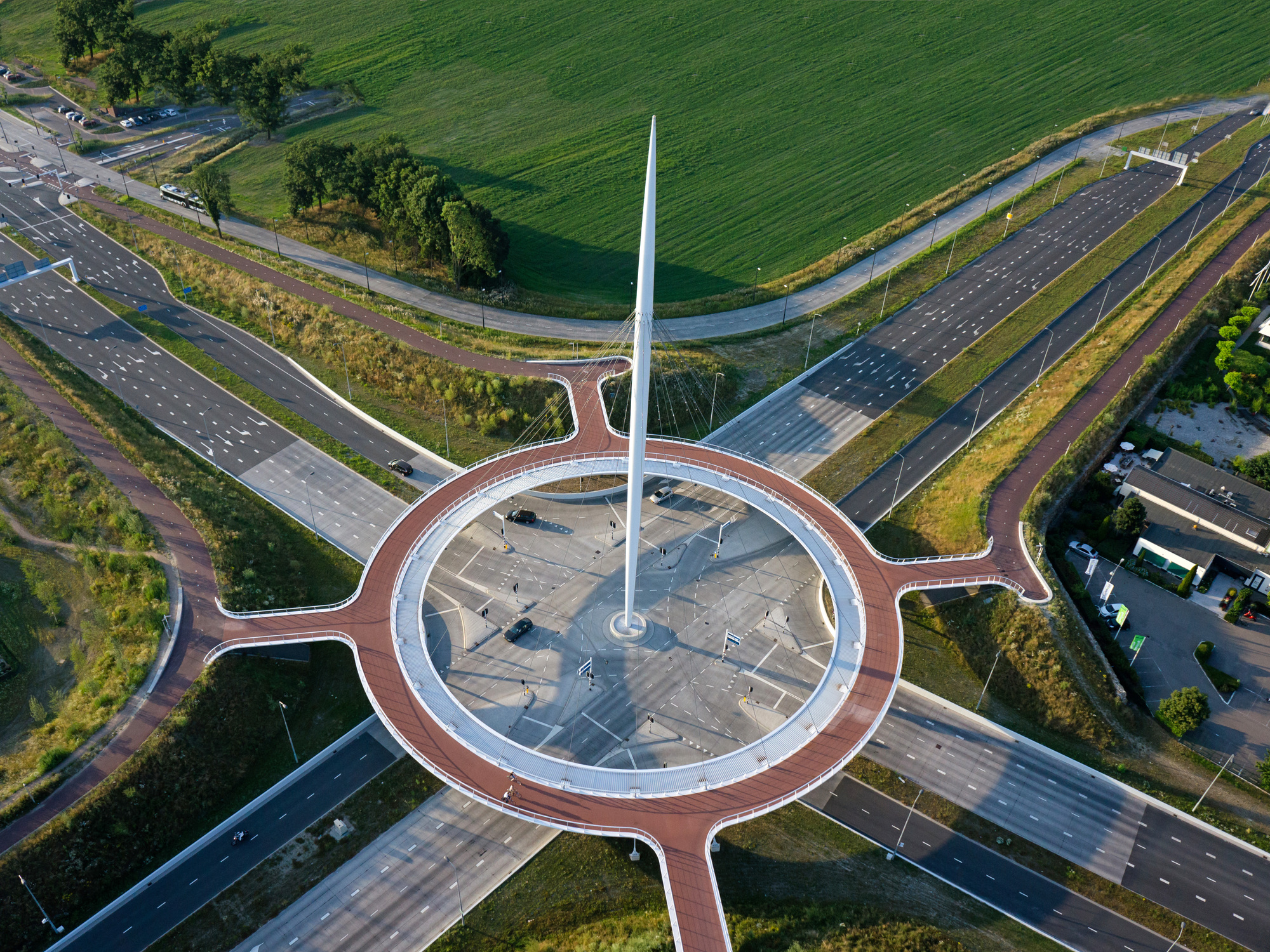 A roundabout & a bicycle bridge in Naaldwijk (Netherlands) : r/europe