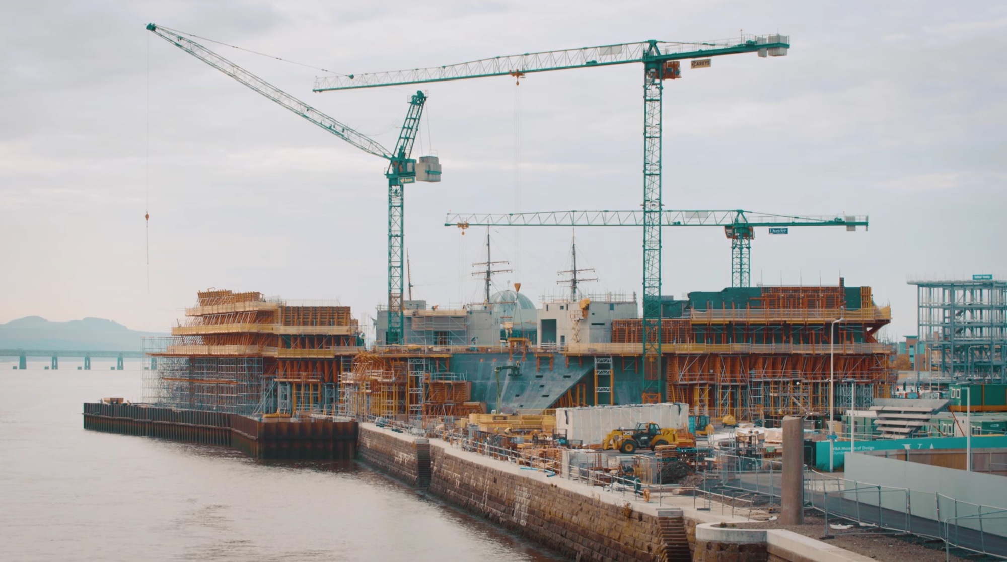Ve cómo construyen el Museo V&A Dundee de Kengo Kuma en este nuevo ...