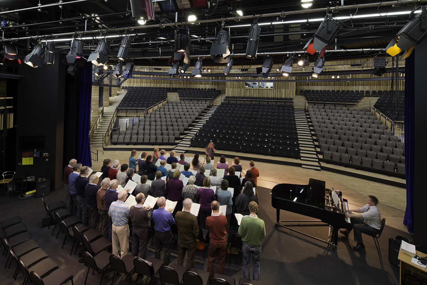 Gallery of Acoustics and Auditoriums: 30 Sections to Guide Your Design - 25
