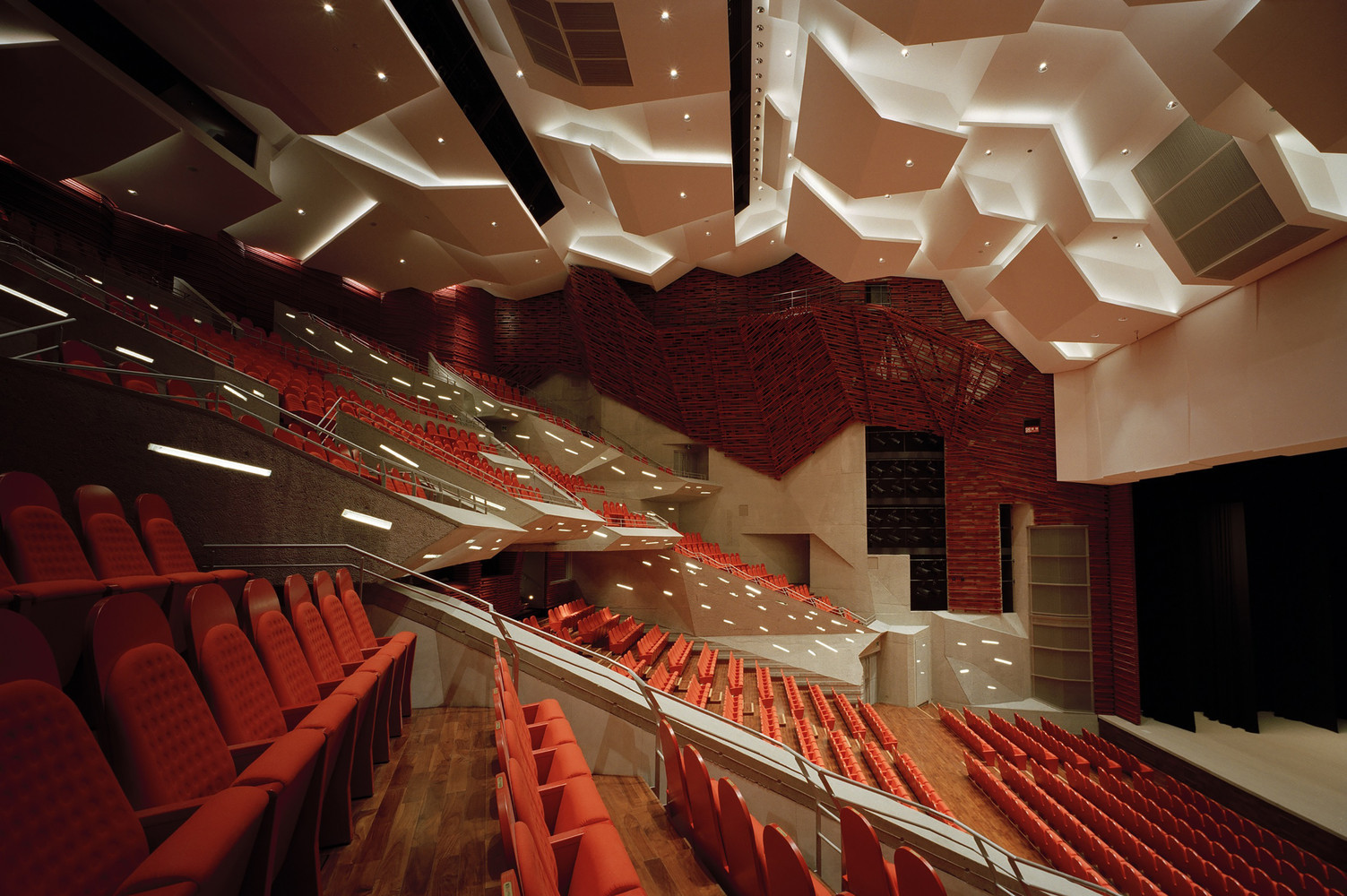 Gallery of Acoustics and Auditoriums: 30 Sections to Guide Your Design - 20
