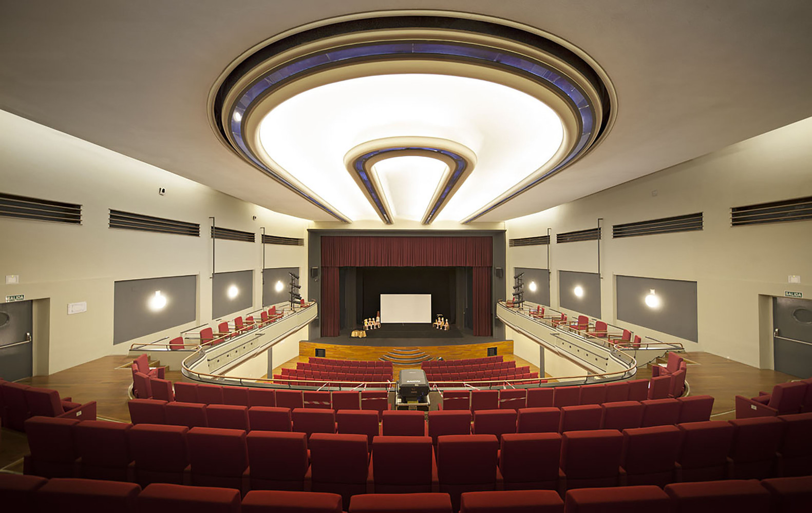 Gallery of Acoustics and Auditoriums: 30 Sections to Guide Your Design - 49