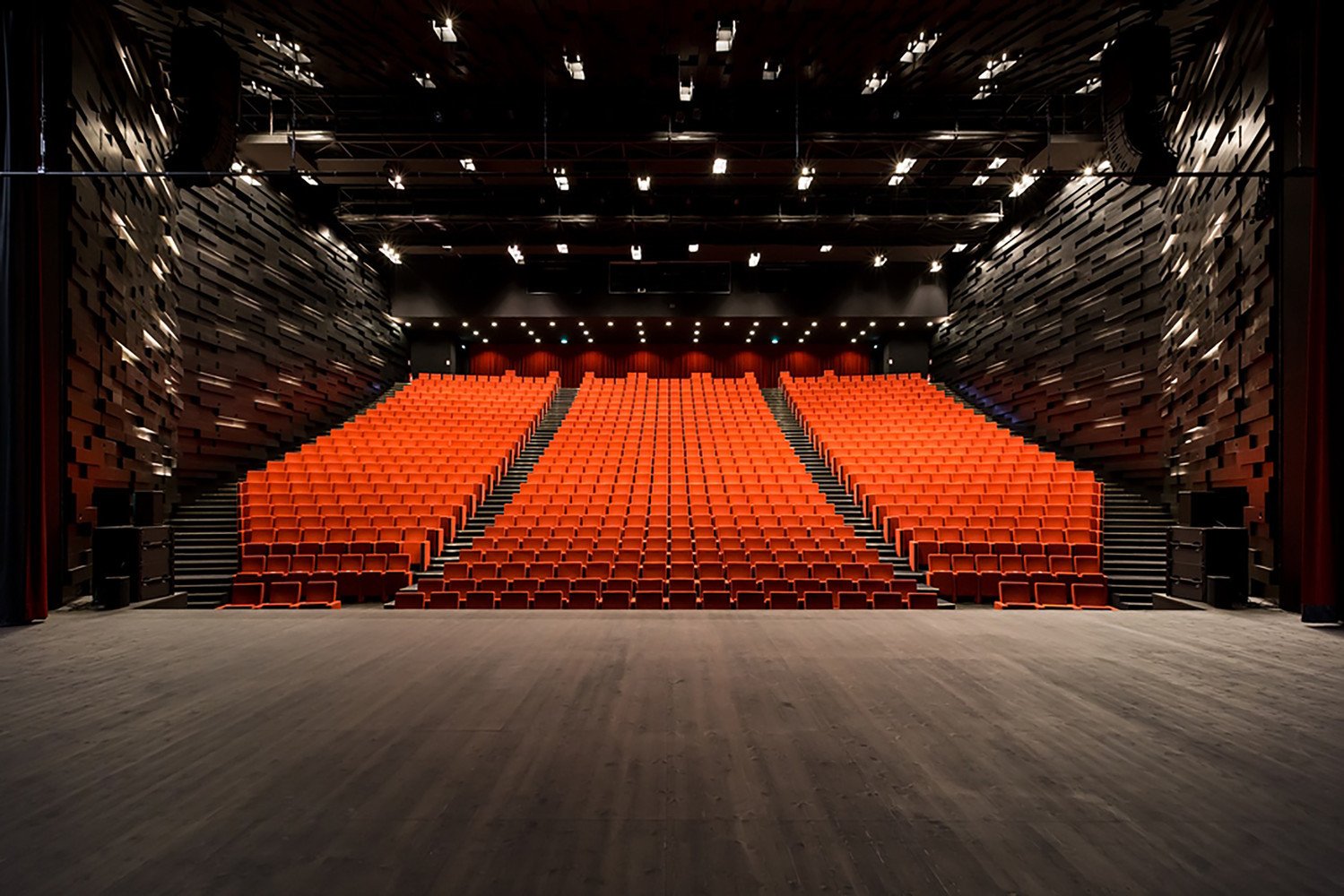 Gallery of Acoustics and Auditoriums: 30 Sections to Guide Your Design - 98