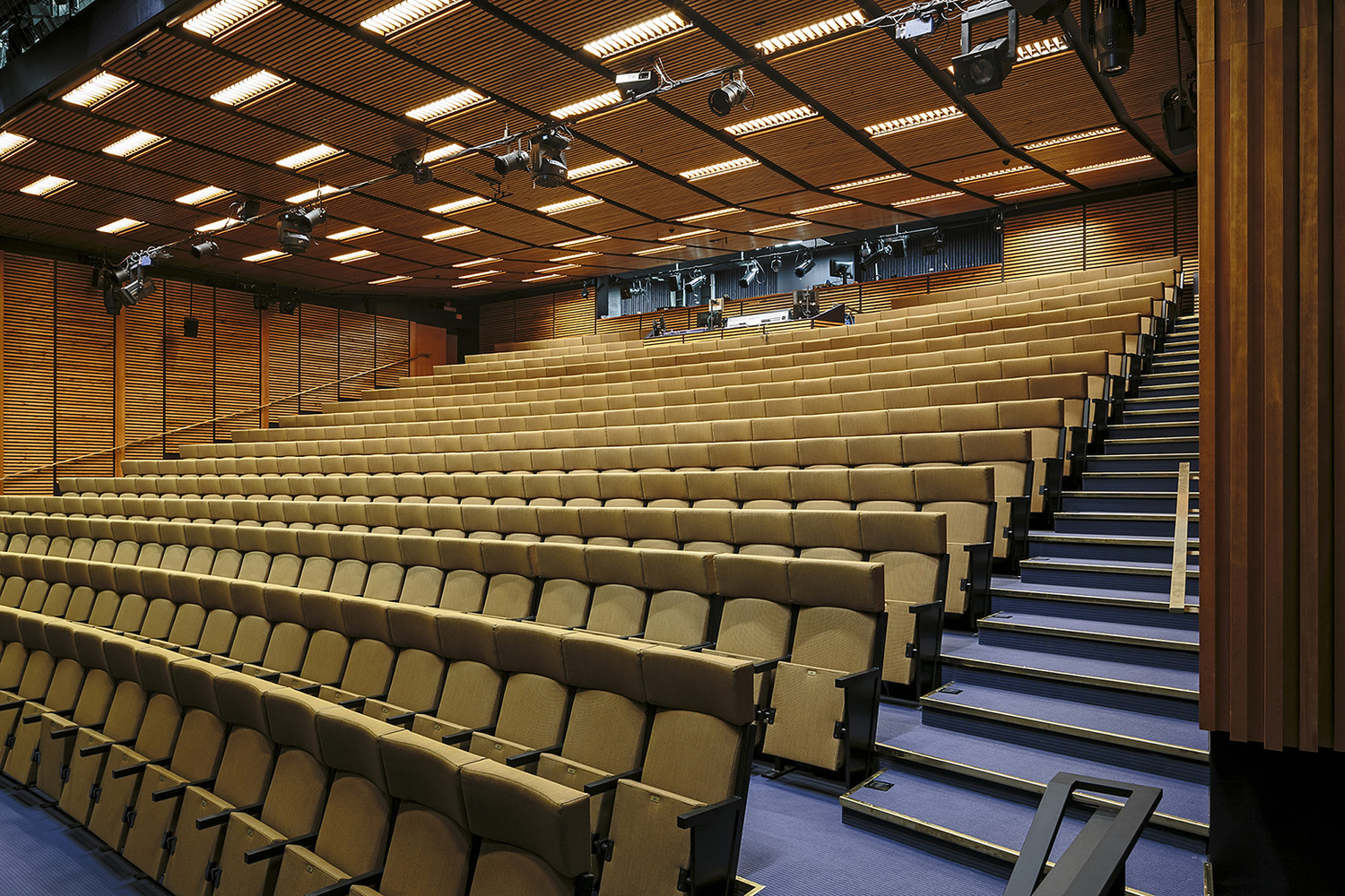 Galería de 30 Secciones de auditorios para inspirarte - 117