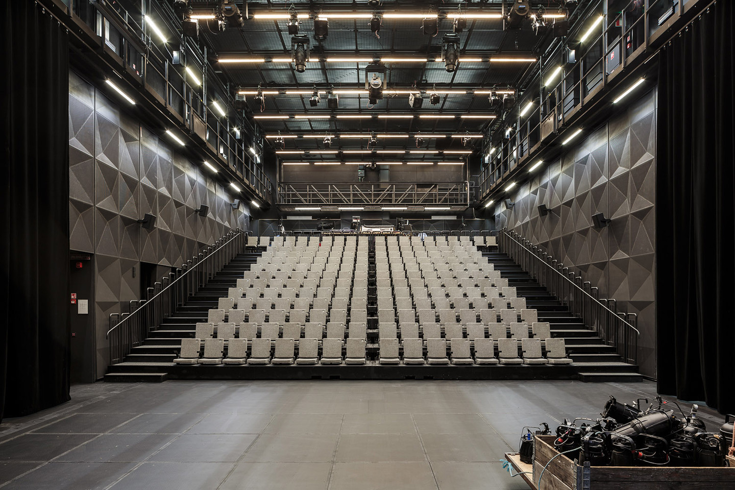 Gallery of Acoustics and Auditoriums: 30 Sections to Guide Your Design - 89